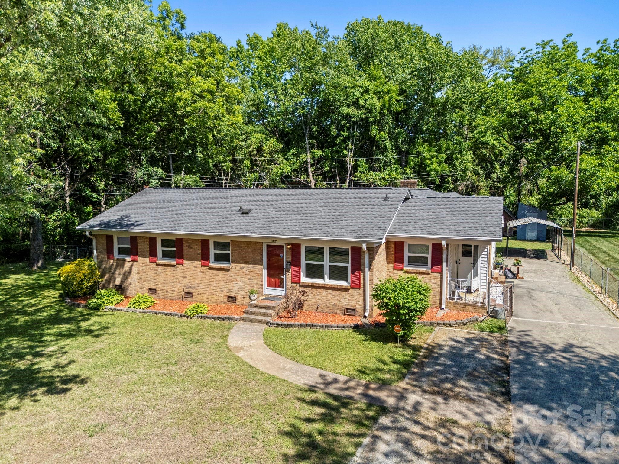 3326 Dunaire Drive, Charlotte, NC - photo 5 of 46