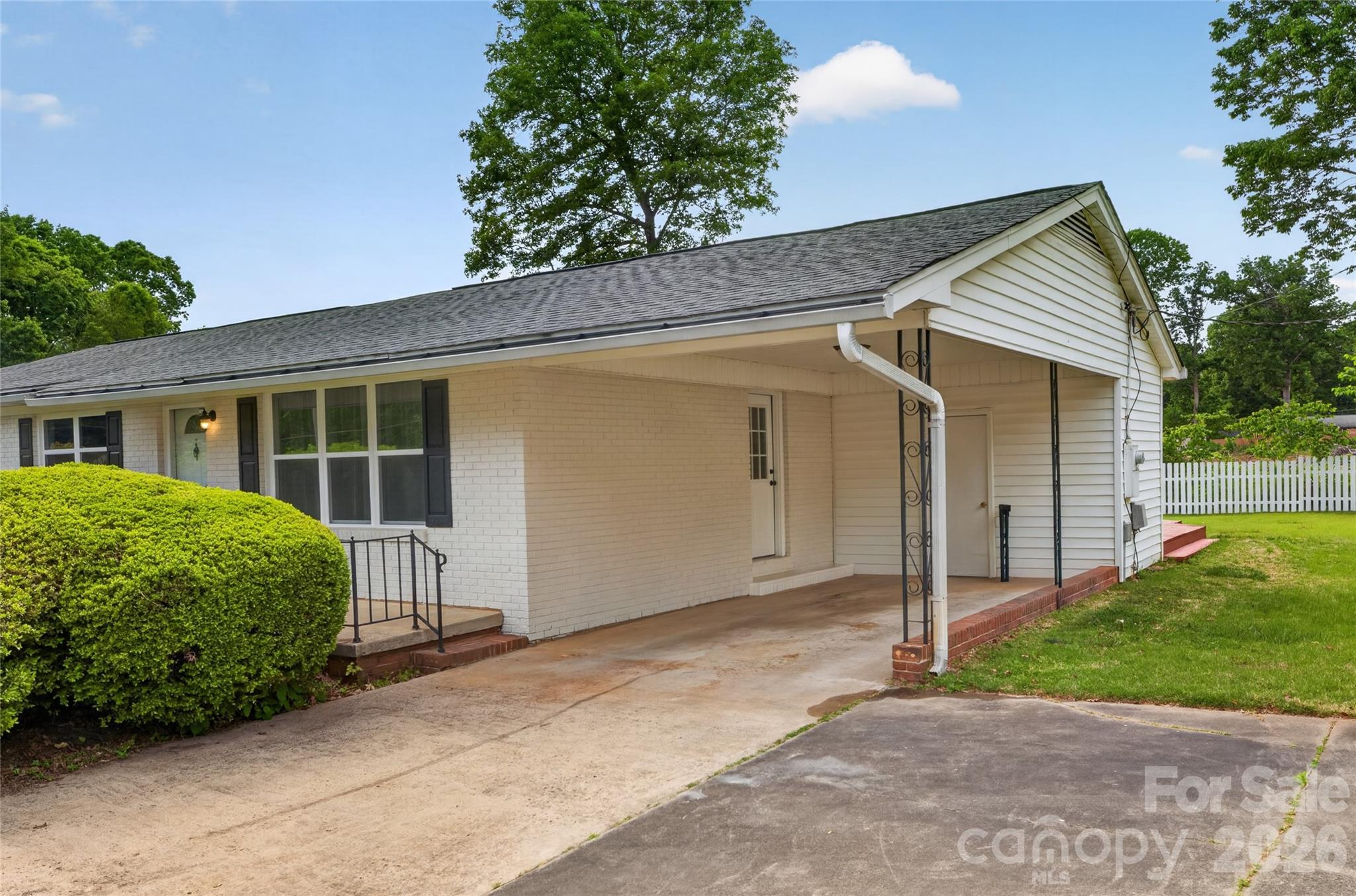 Photo 3 of 4429 Dawnwood Drive, Gastonia, NC