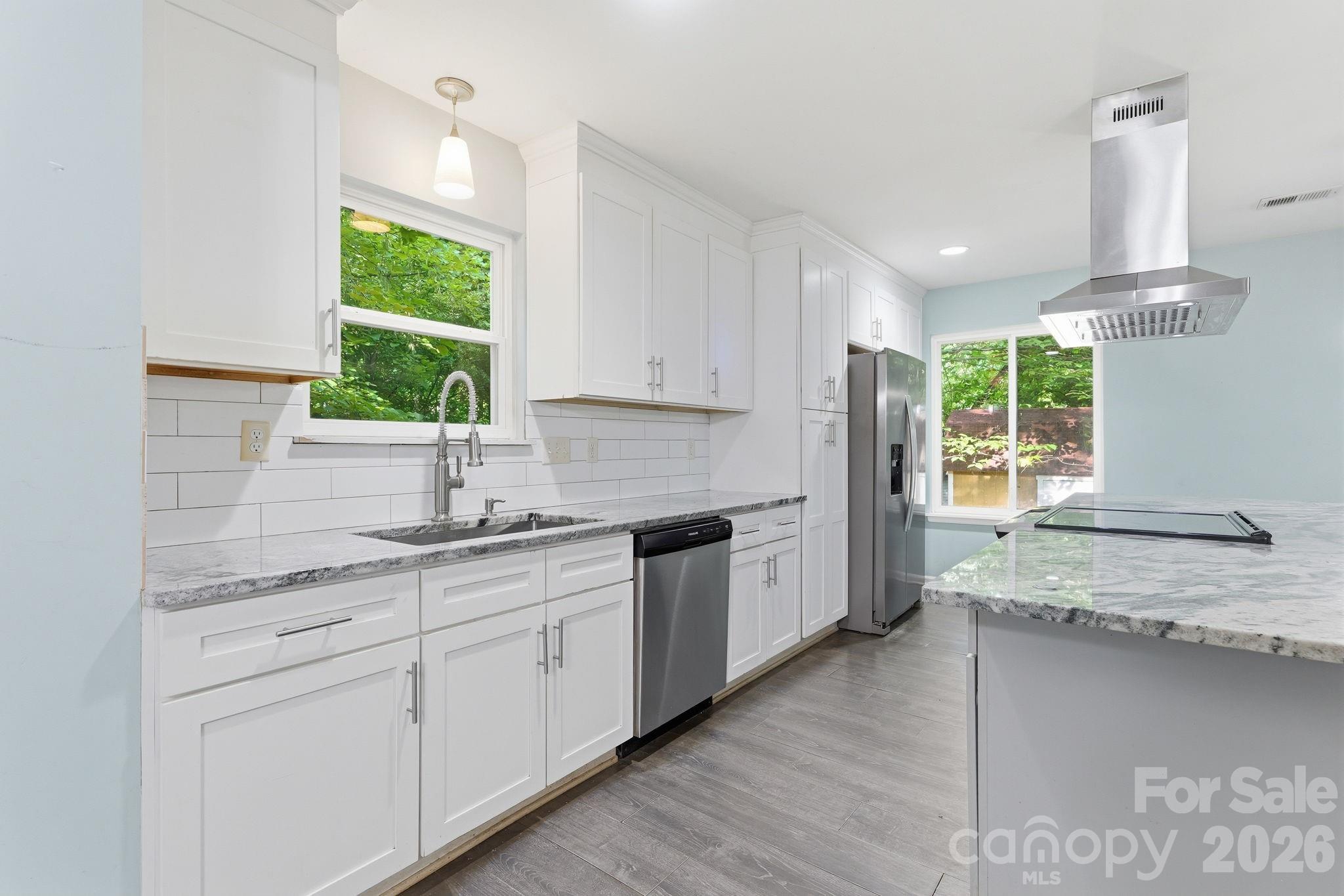 Home for sale at 7401 Park Vista Circle, Charlotte, NC — photo 3 of 33