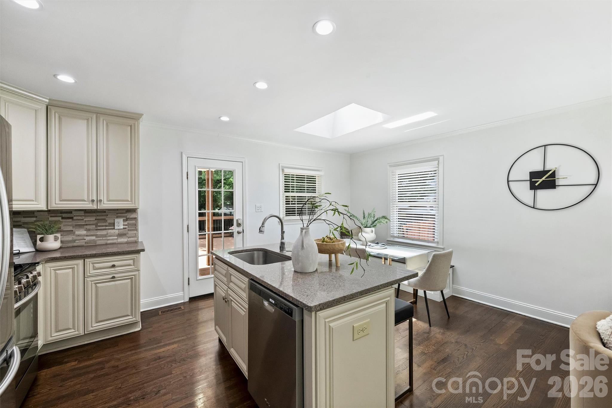 Photo 12 of 827 Spruce Street, Charlotte, NC