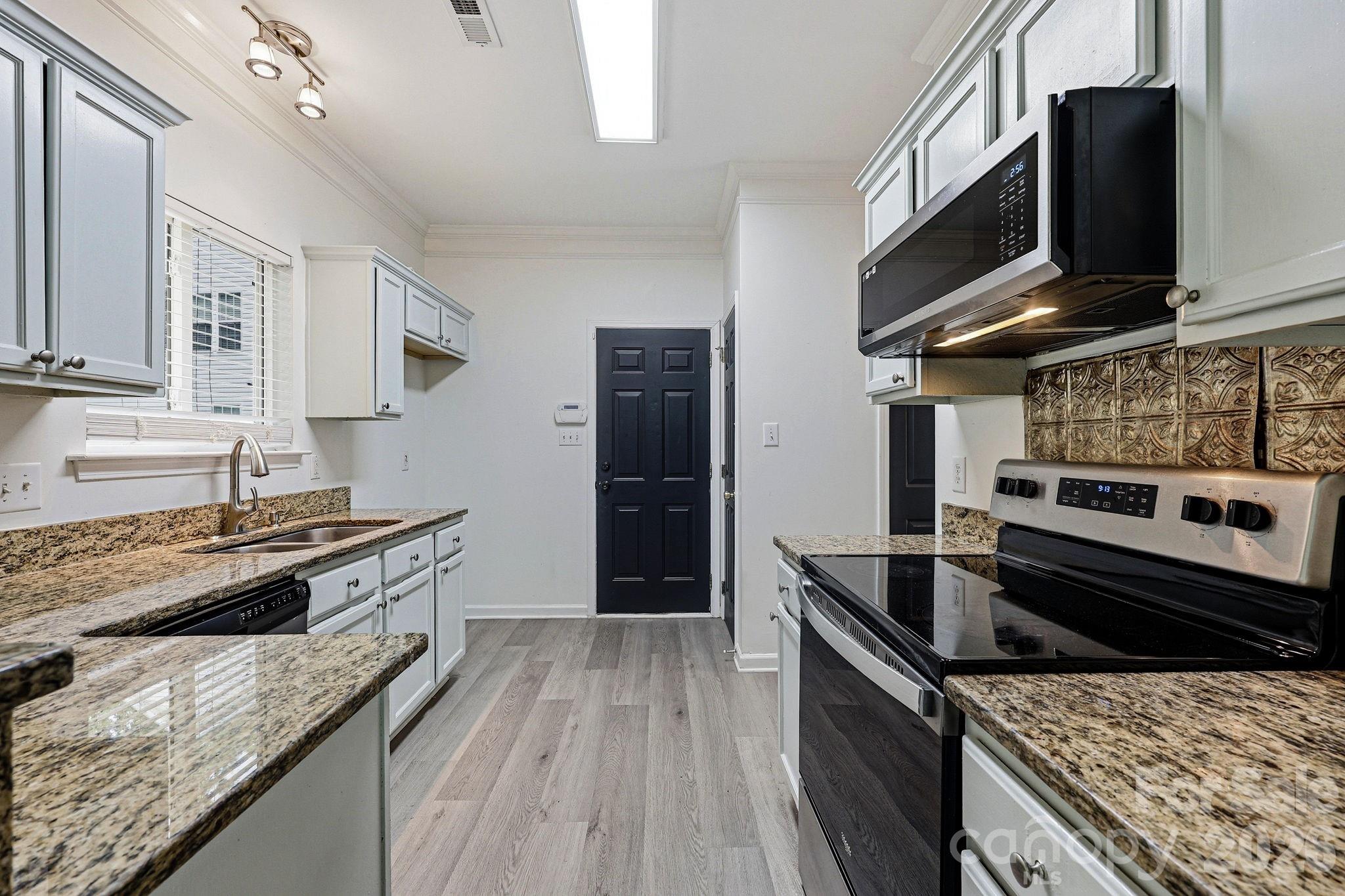 Home for sale at 5423 Starflower Drive, Charlotte, NC — photo 11 of 46
