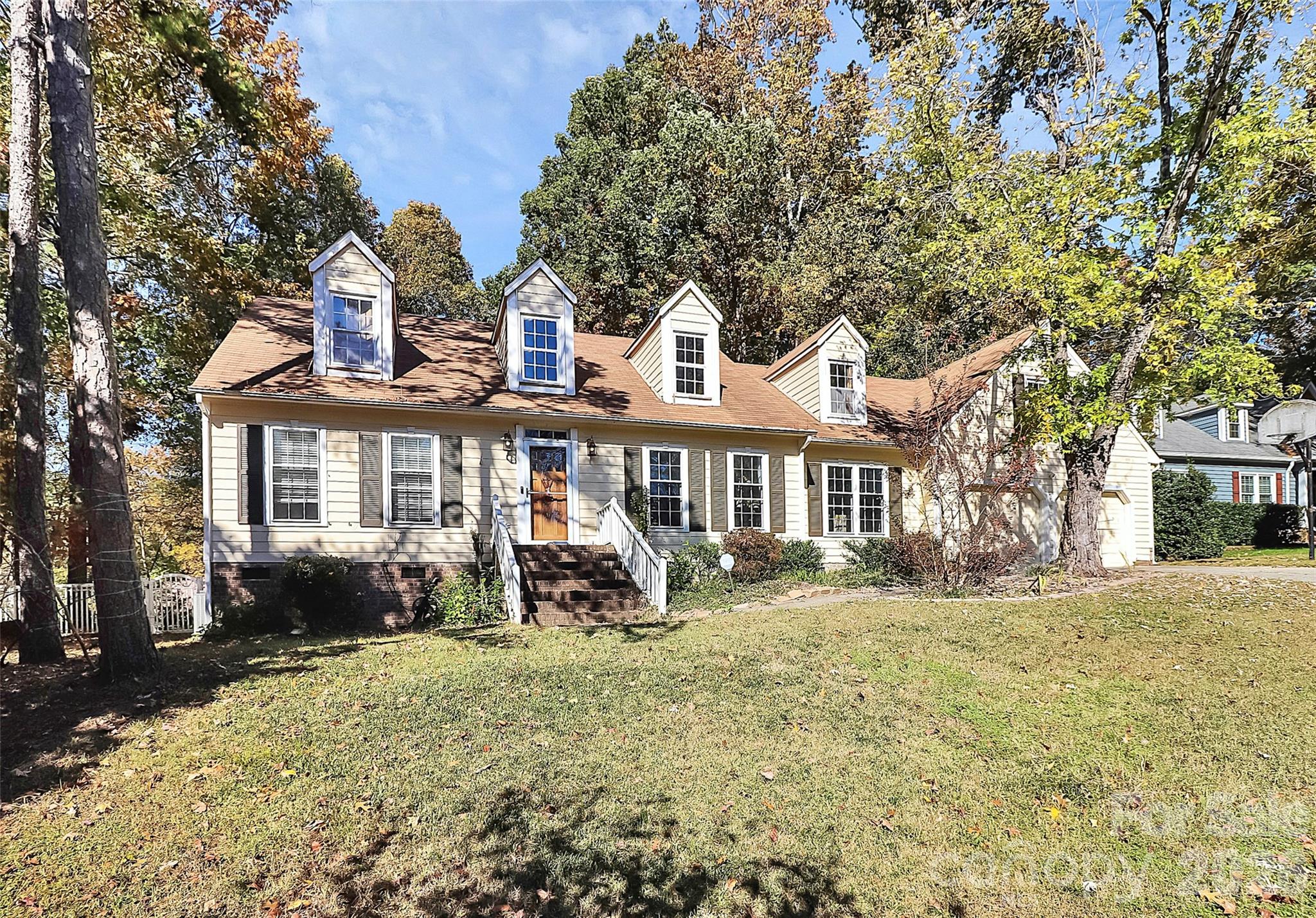 Photo 3 of 5815 Chapel Creek Court, Charlotte, NC