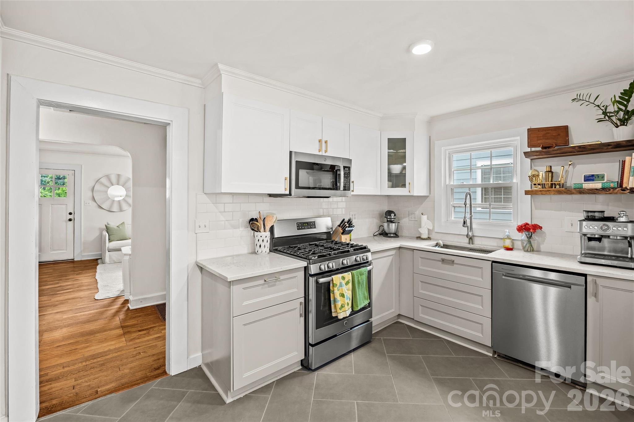Photo 12 of 3225 Commonwealth Avenue, Charlotte, NC