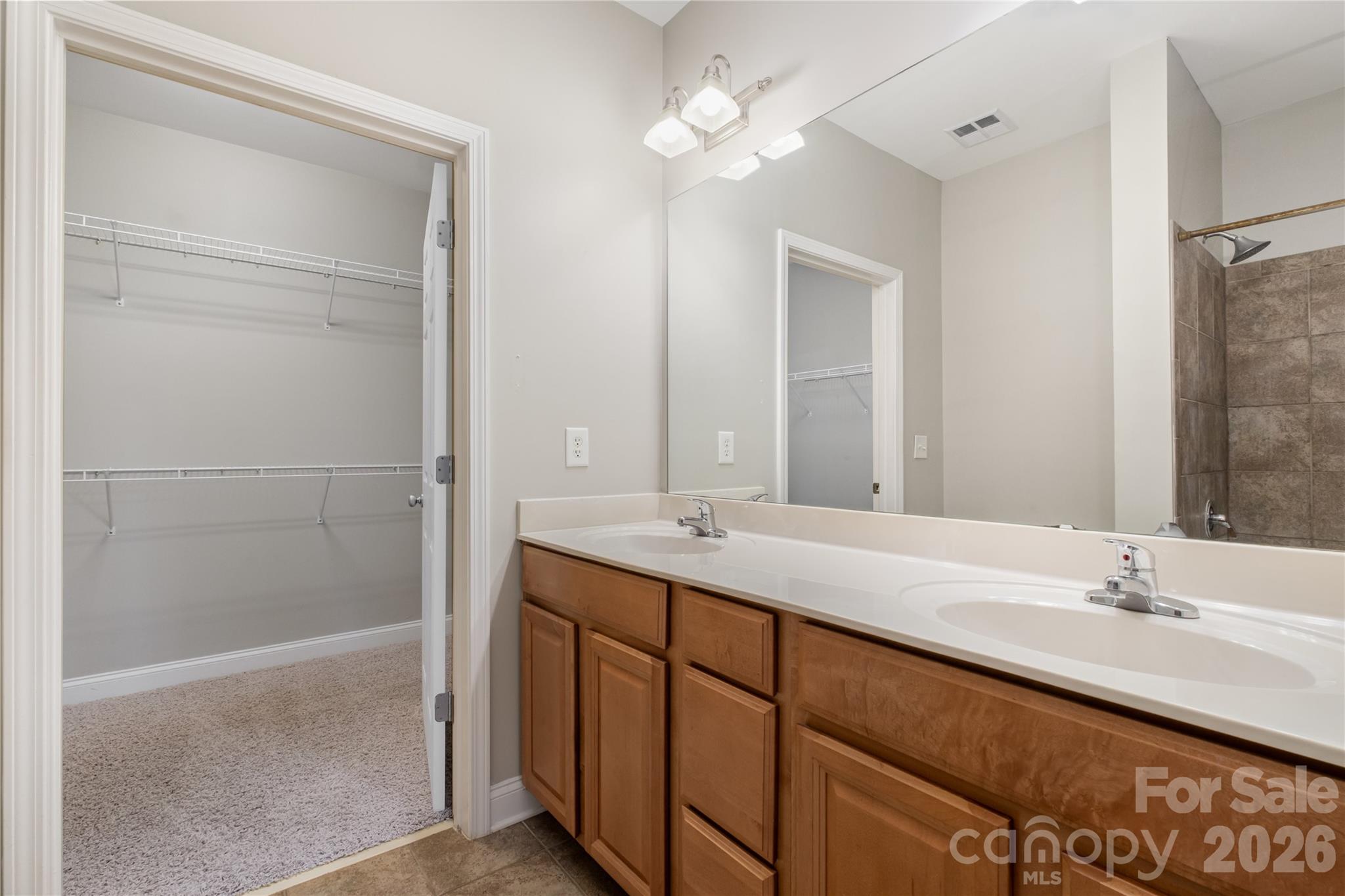 Photo 14 of 1000 E Woodlawn Road217, Charlotte, NC