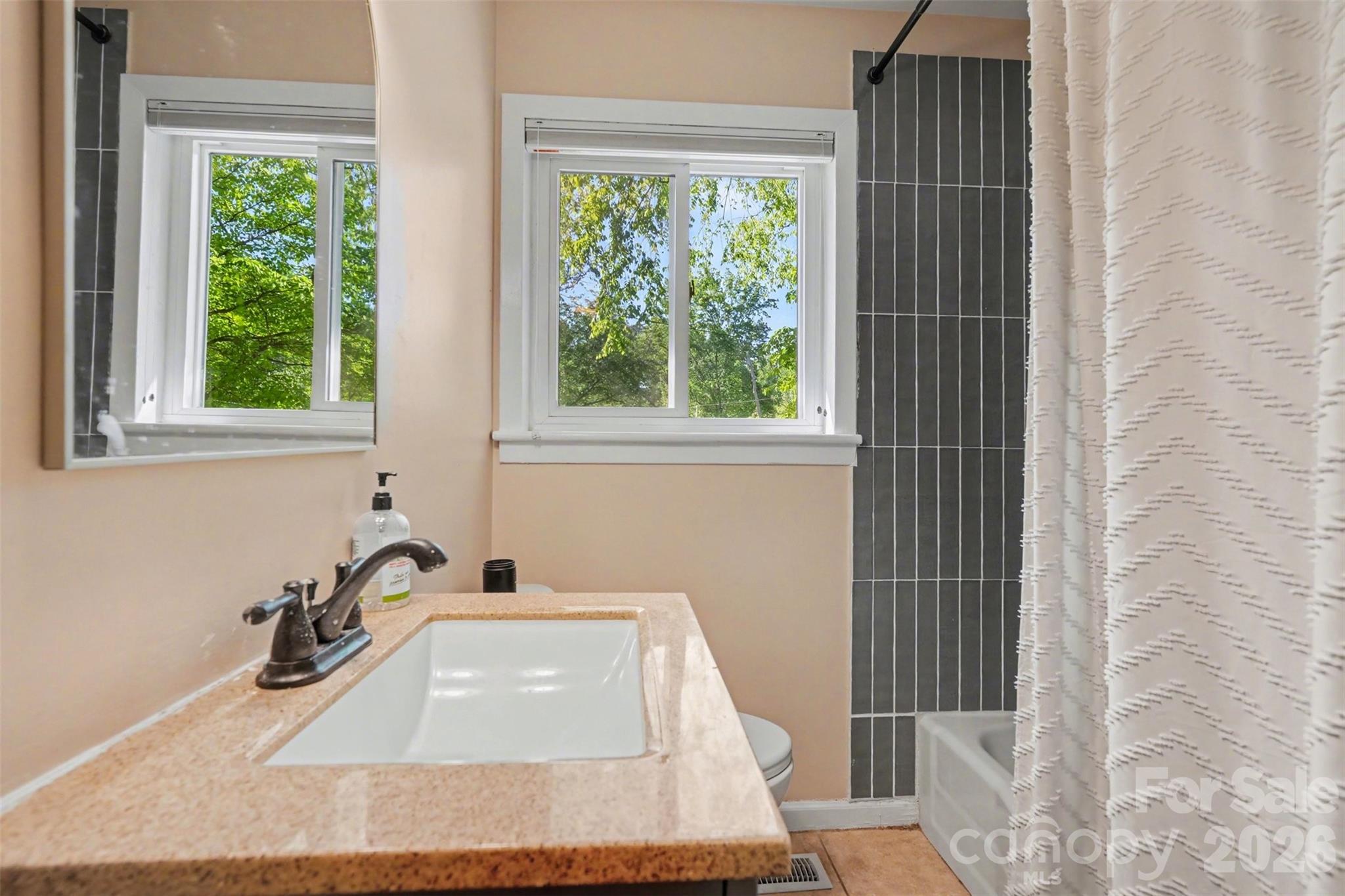3942 Glenville Avenue, Charlotte, NC - photo 6 of 31