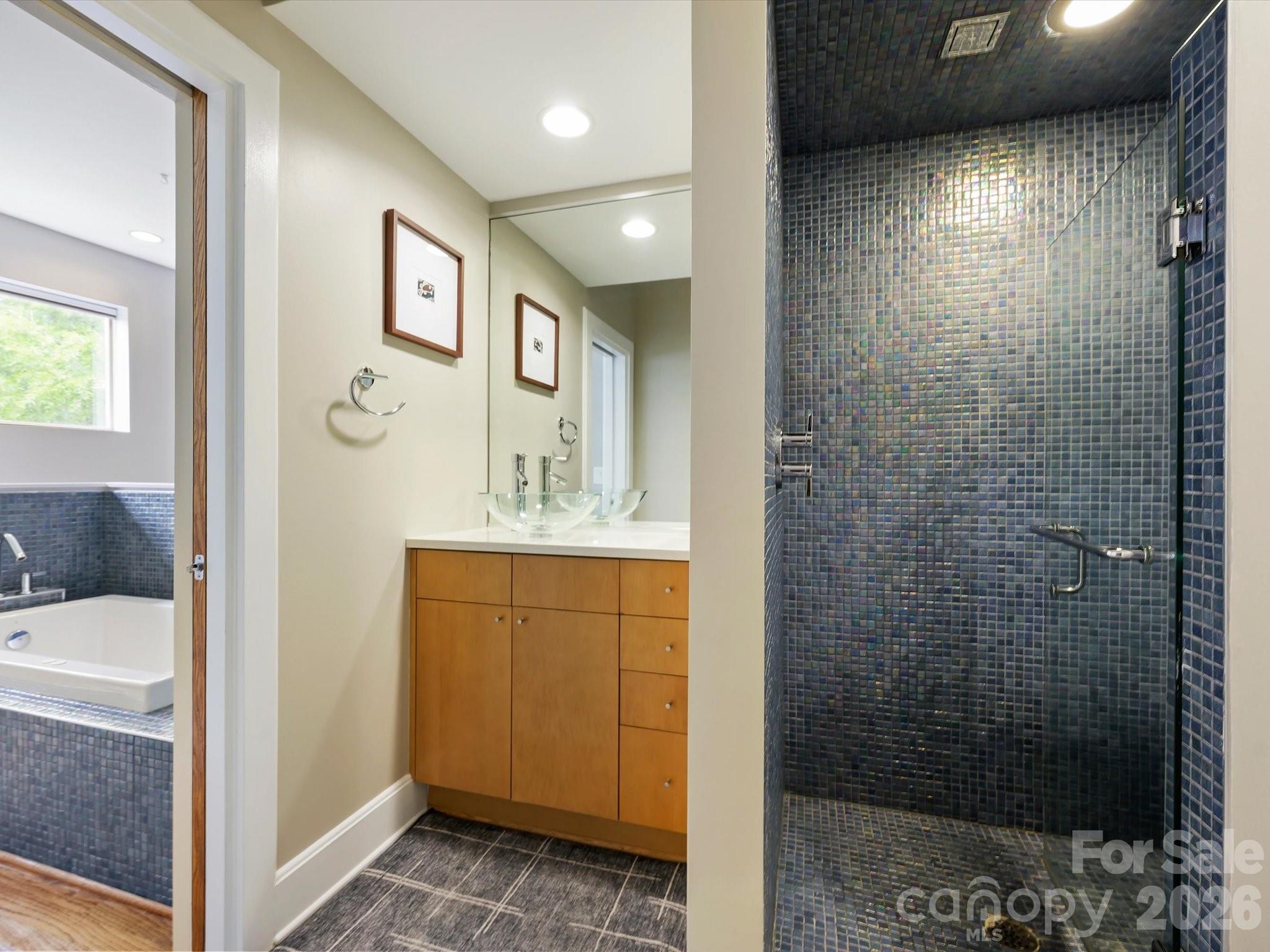 Photo 31 of 420 Queens Road3, Charlotte, NC