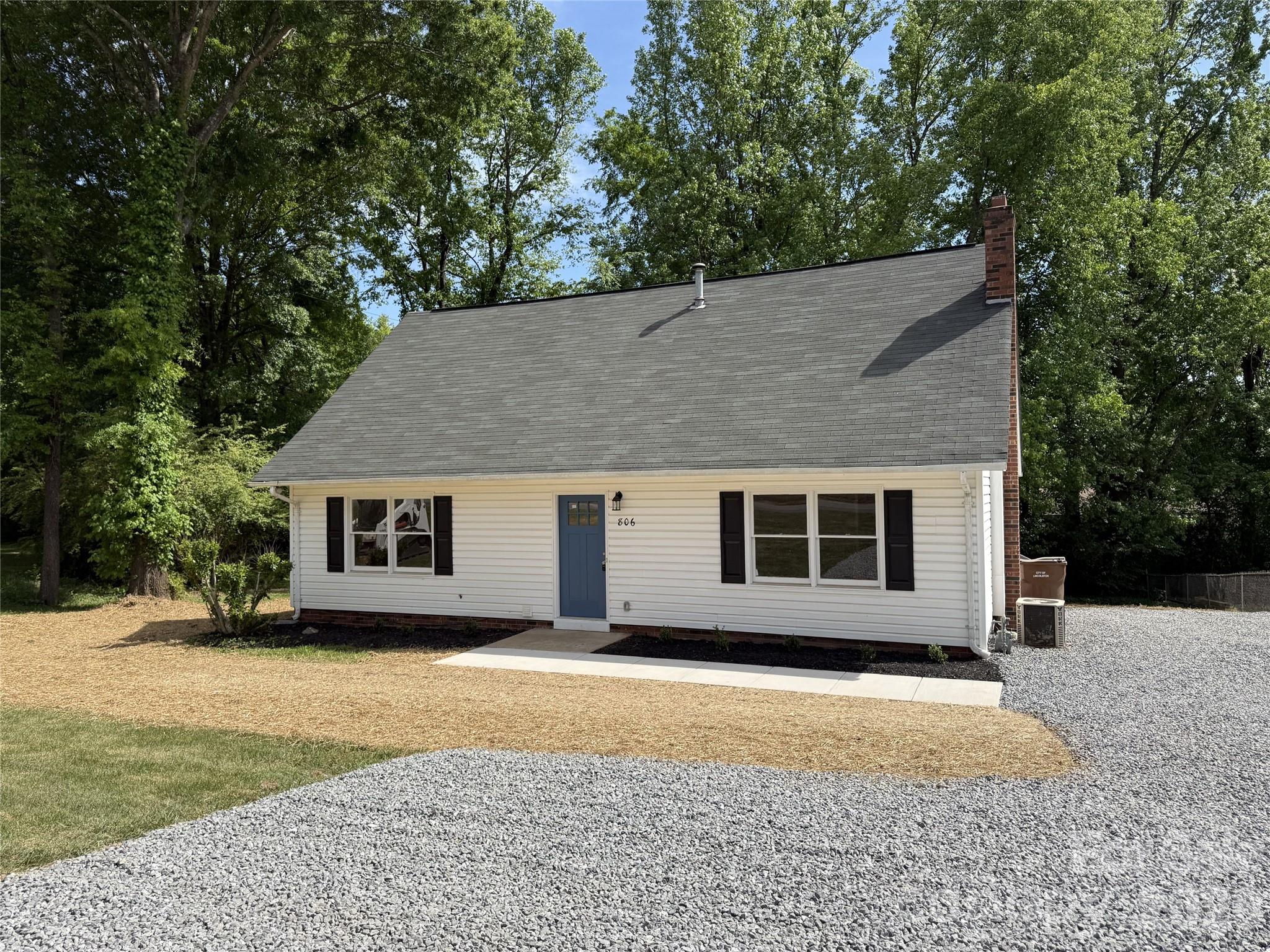 Photo 2 of 806 S Laurel Street, Lincolnton, NC