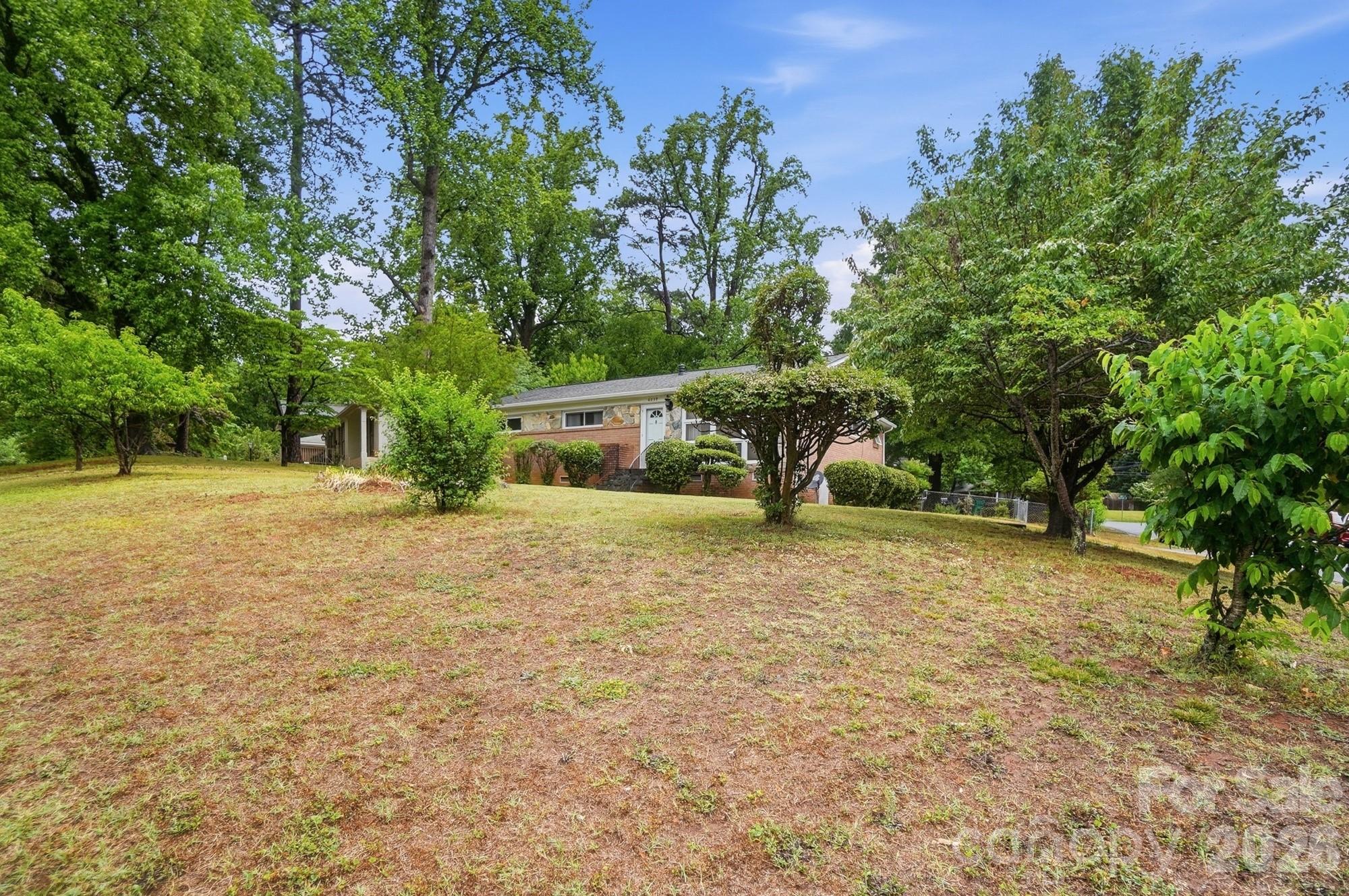 6239 Netherwood Drive, Charlotte, NC - photo 5 of 45