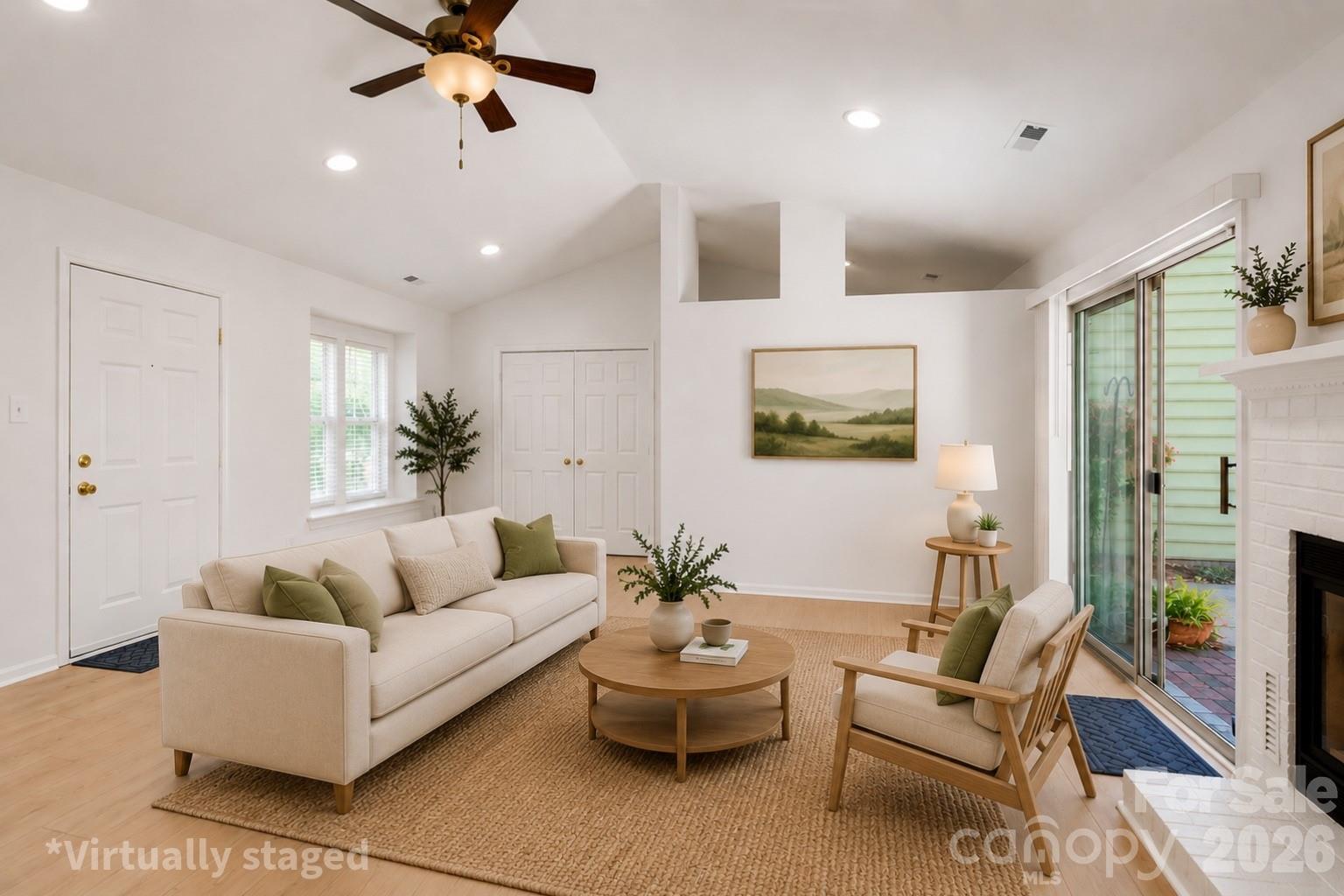 Photo 3 of 2734 Tiergarten Lane, Charlotte, NC