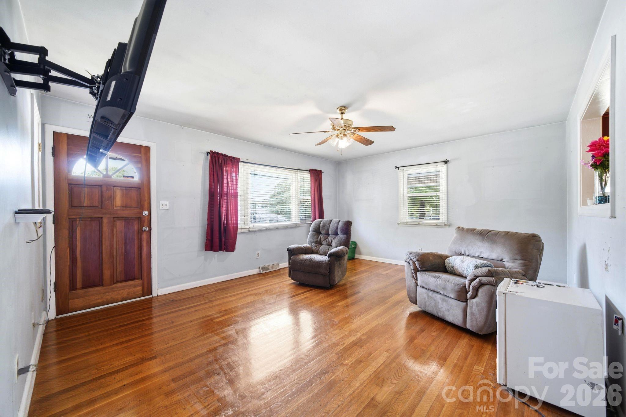 Photo 4 of 207 Starview Lane, Dallas, NC