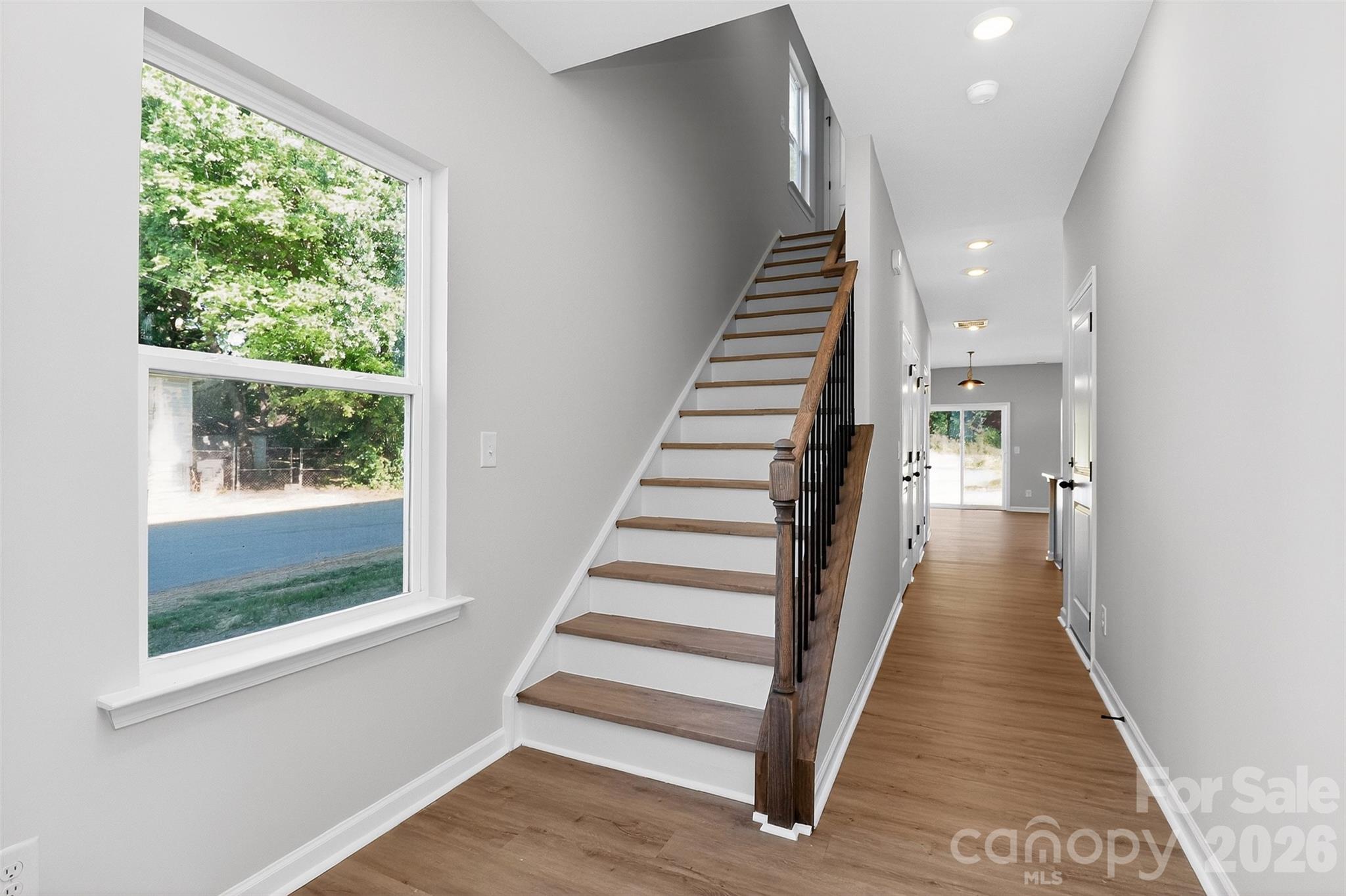 Photo 4 of 337 N Hoskins Road, Charlotte, NC