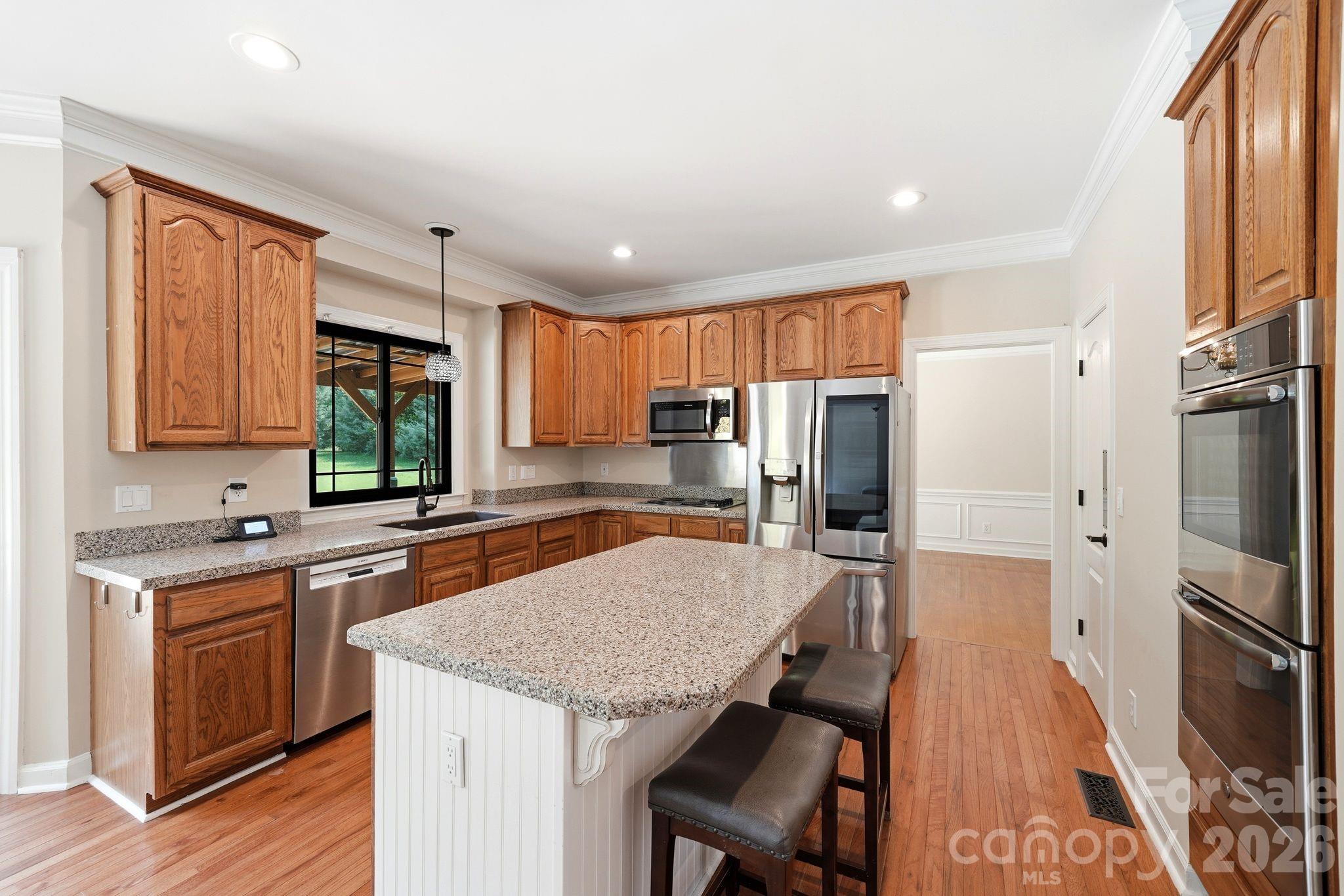 Home for sale at 6821 Hollow Oak Drive, Charlotte, NC — photo 11 of 38