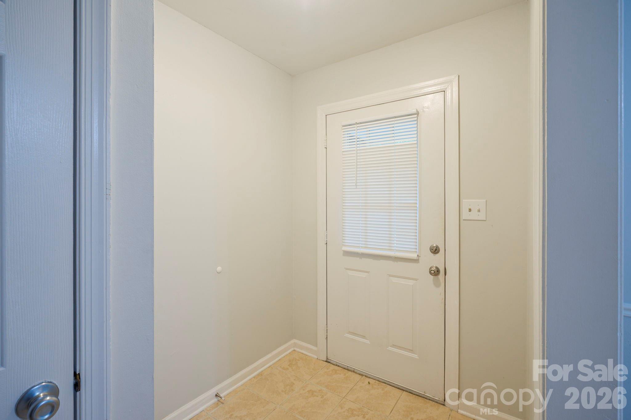 6410 Pineburr Court, Charlotte, NC - photo 6 of 38