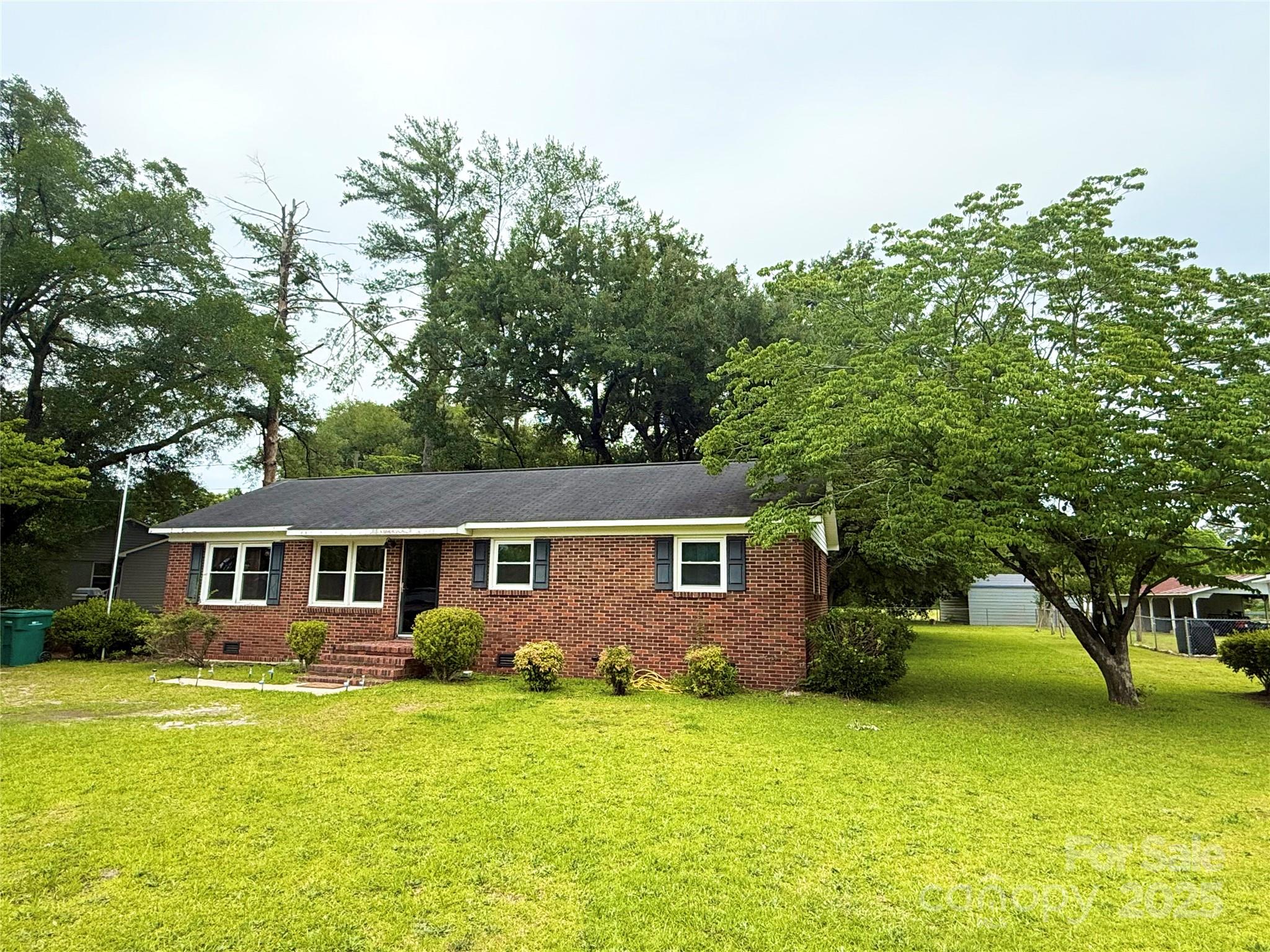 Photo 2 of 101 Windsor Drive, Cheraw, SC