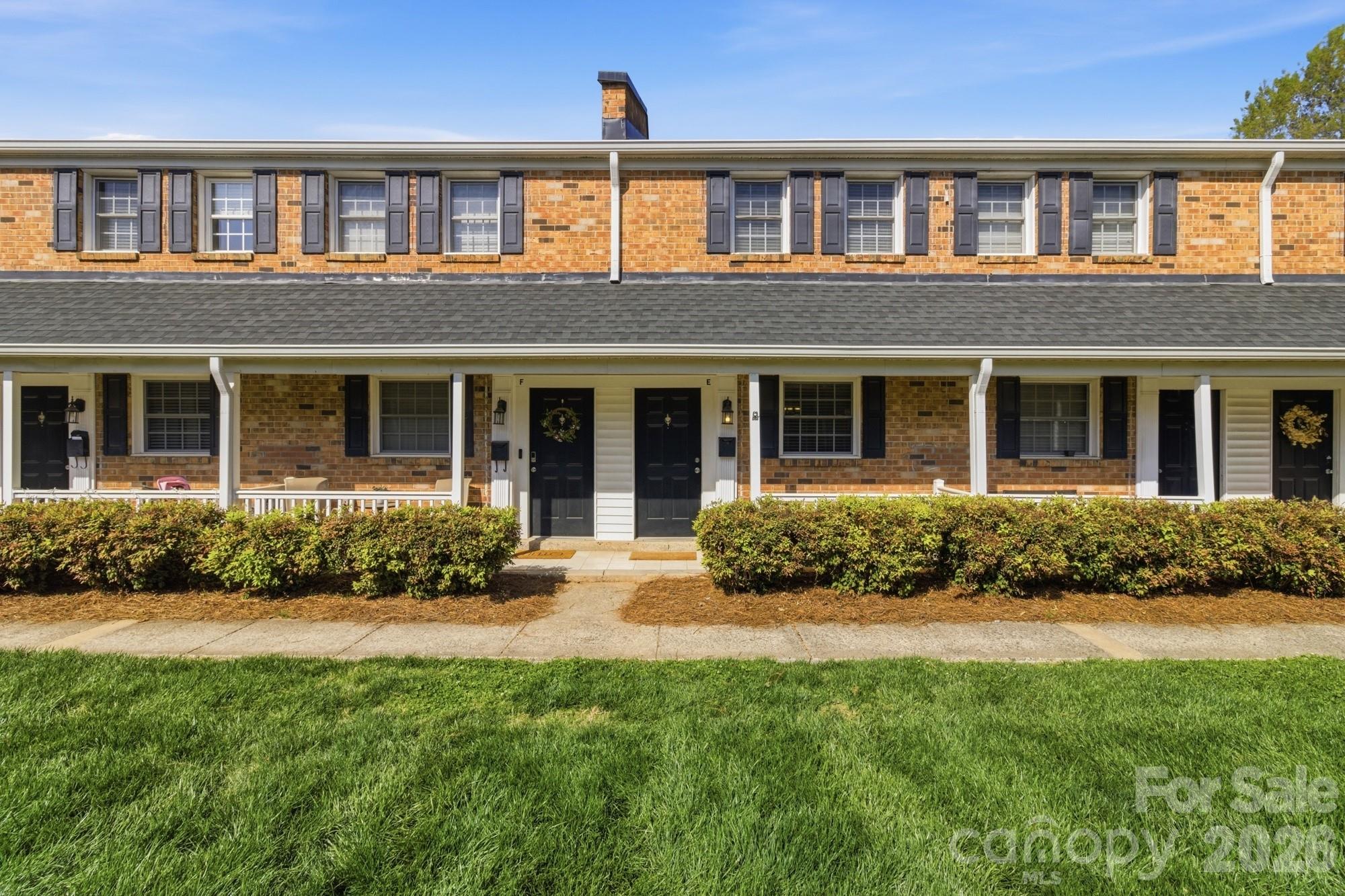 Home for sale at 1336 Green Oaks LaneE, Charlotte, NC — photo 1 of 33