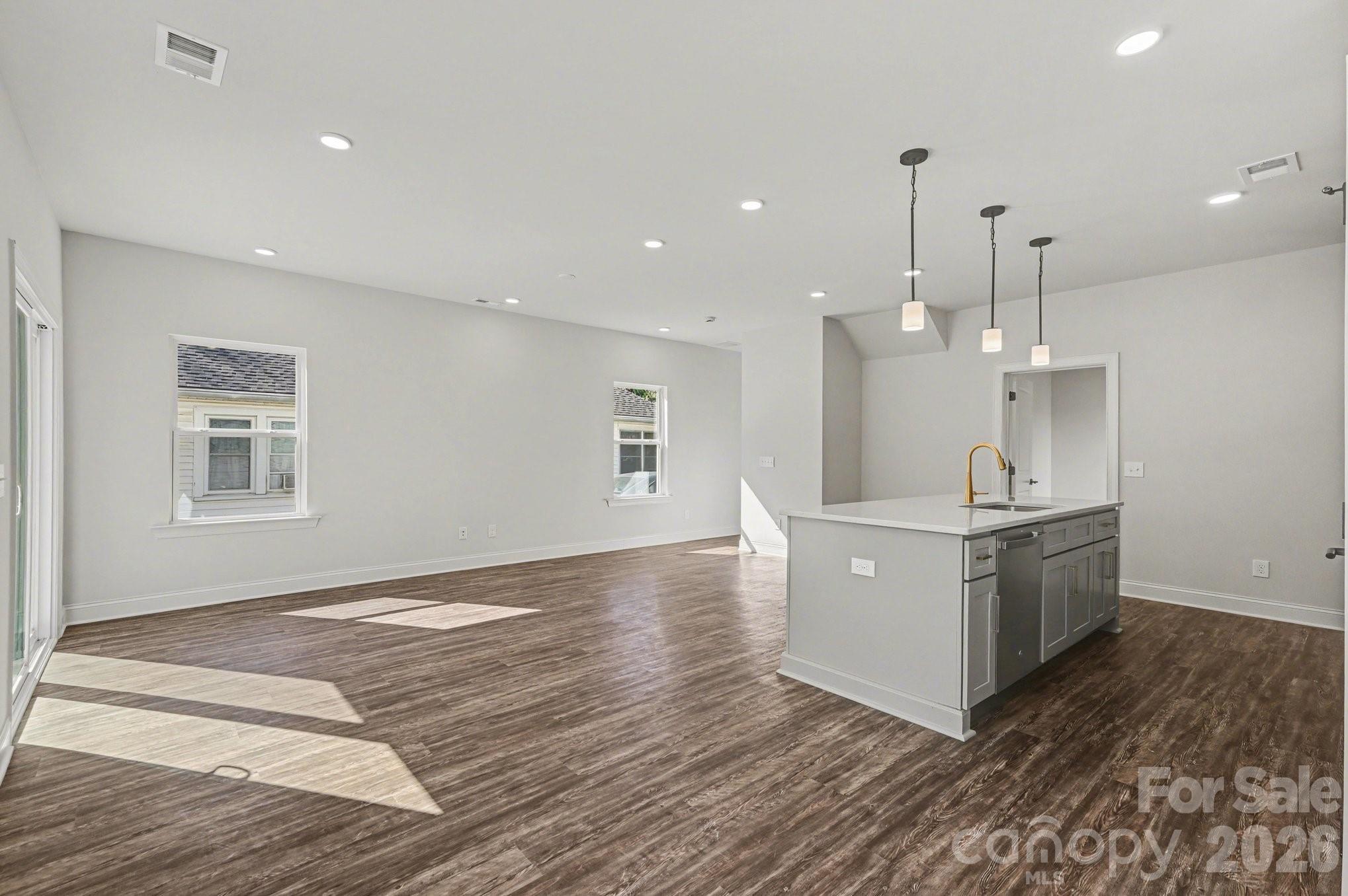 Photo 4 of 566 W Wilson Avenue, Mooresville, NC