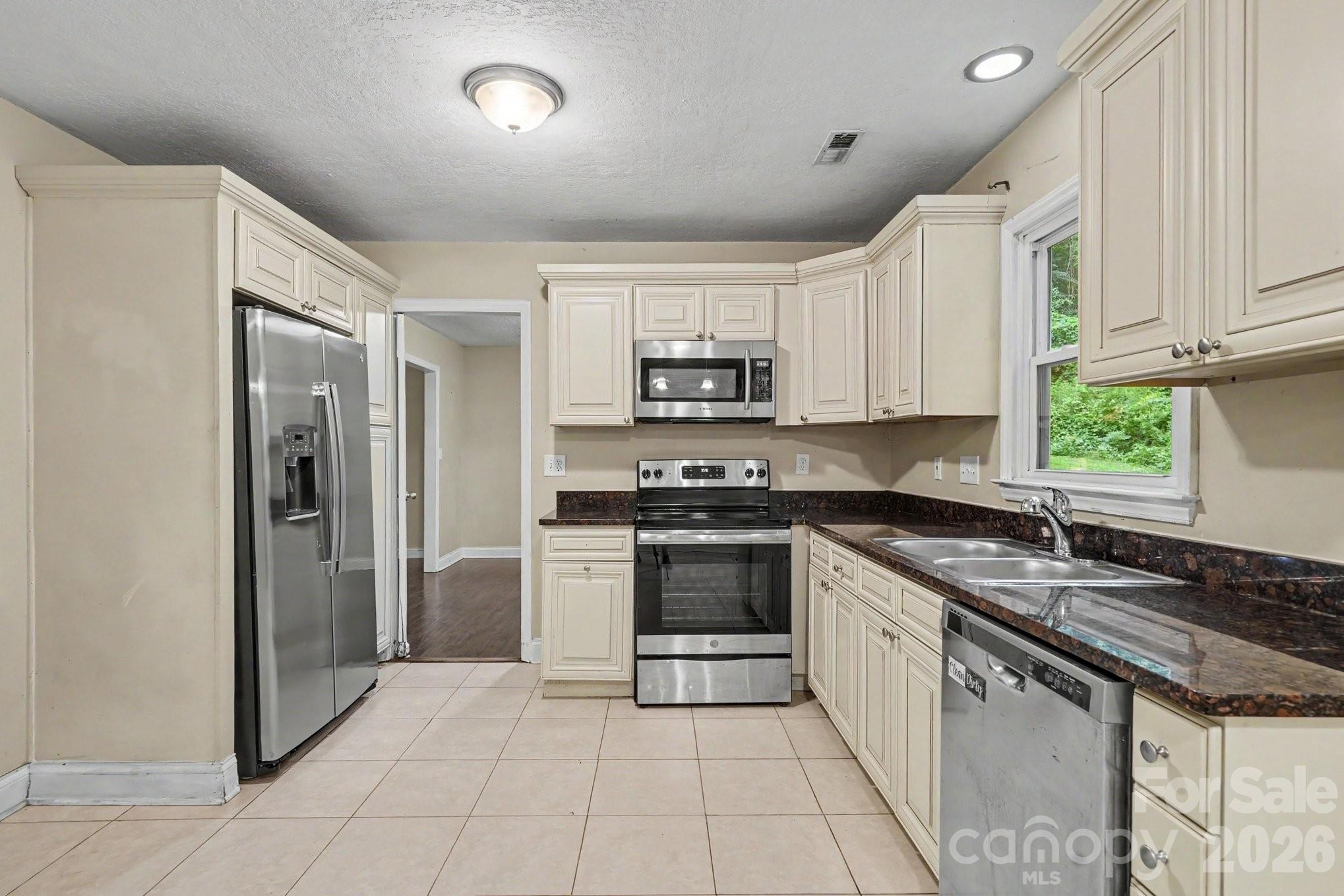 Photo 9 of 7111 Amarillo Drive, Charlotte, NC