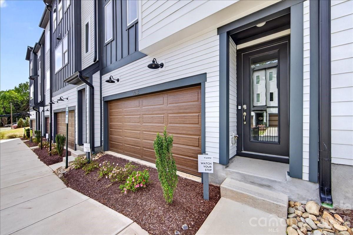 Photo 2 of 7933 Cedarsmith Court, Charlotte, NC