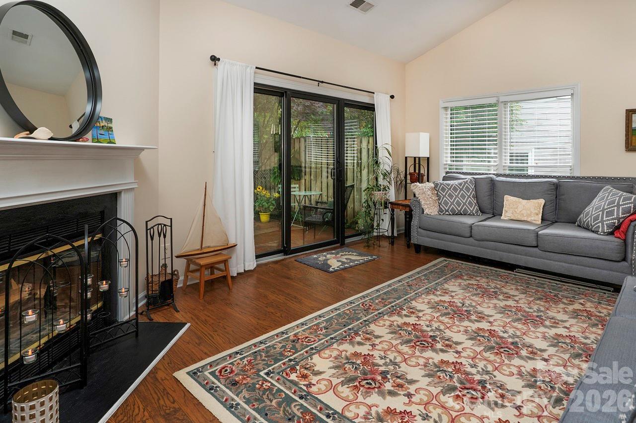 Photo 4 of 5935 Fitzwilliams Lane, Charlotte, NC
