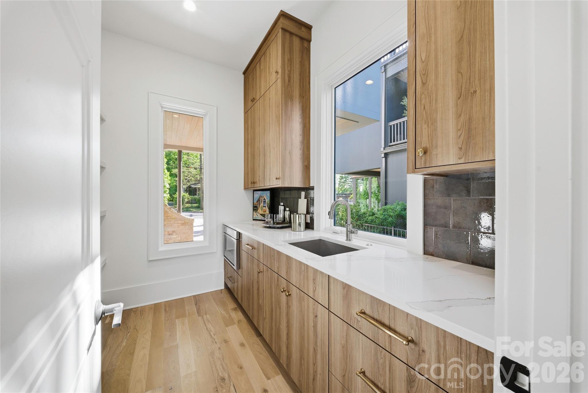 Photo 8 of 719 Charles Avenue, Charlotte, NC