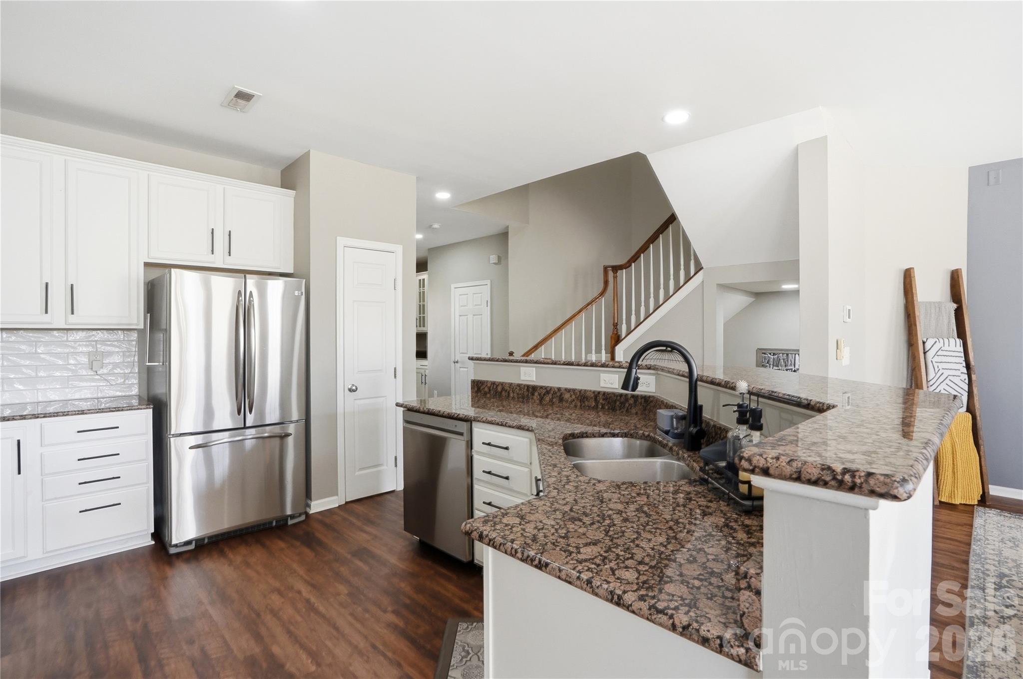 10005 Kings Parade Boulevard, Charlotte, NC - photo 9 of 46
