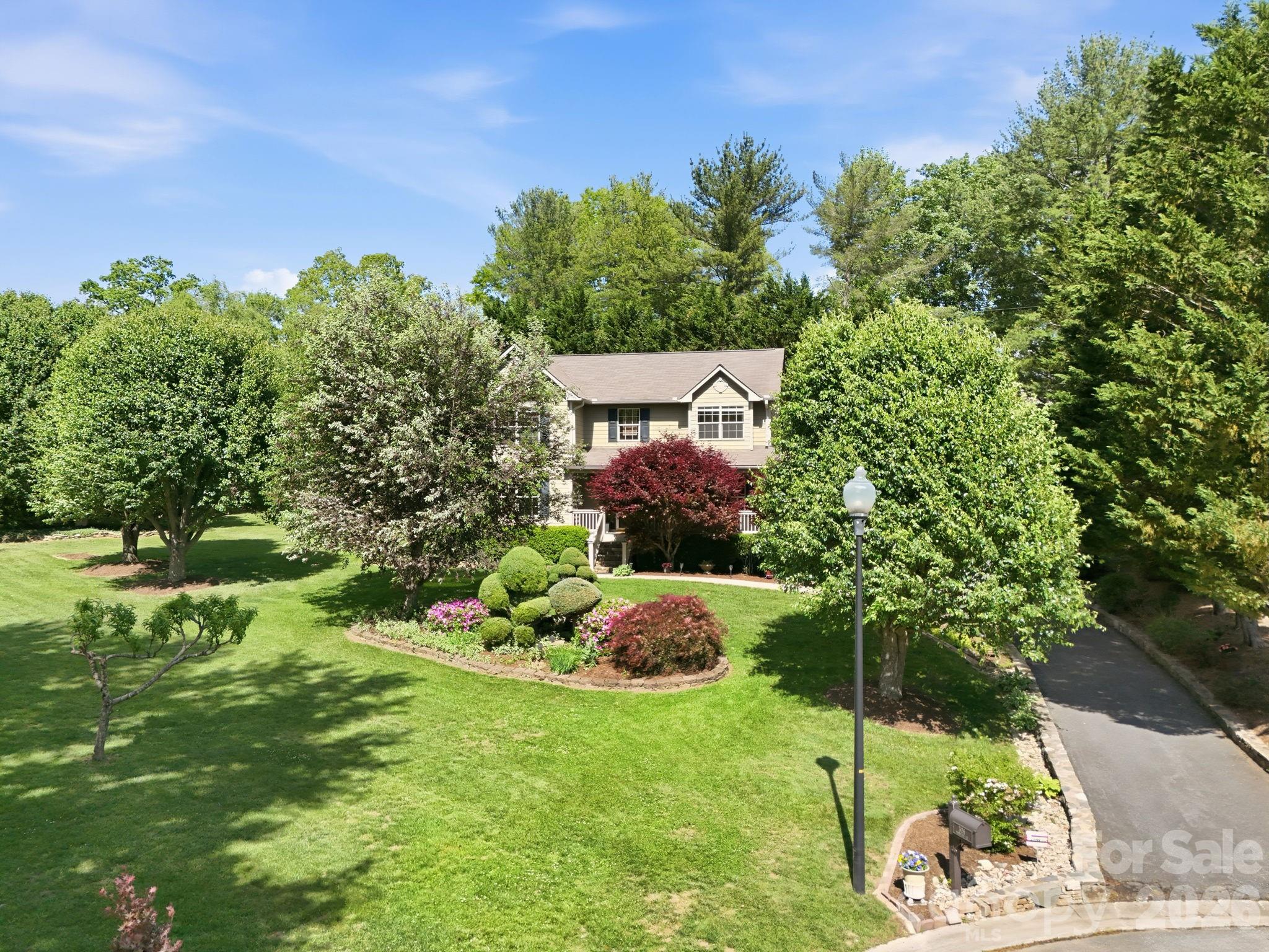 306 Woodview Court, Fletcher, NC