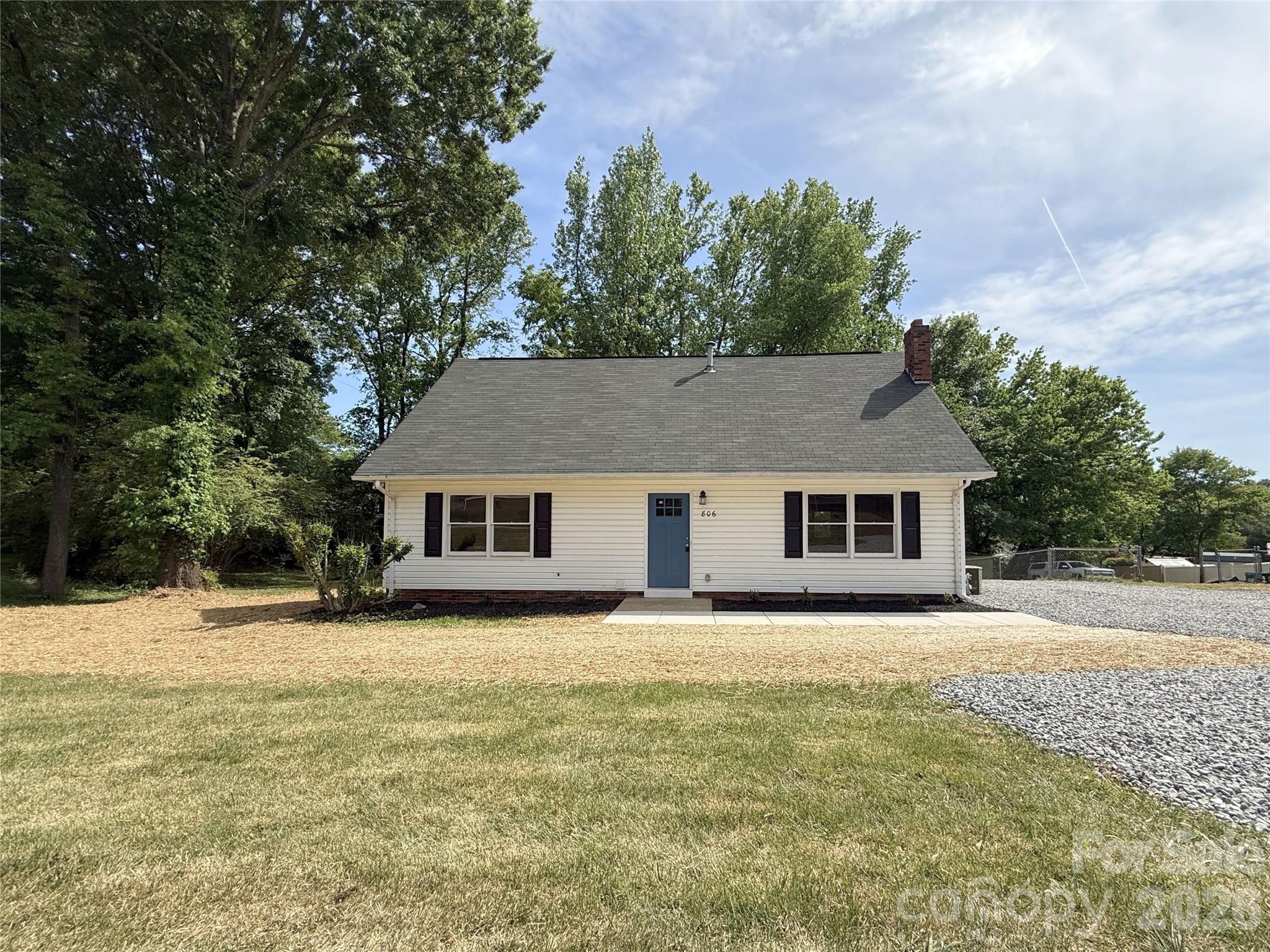 Photo 3 of 806 S Laurel Street, Lincolnton, NC