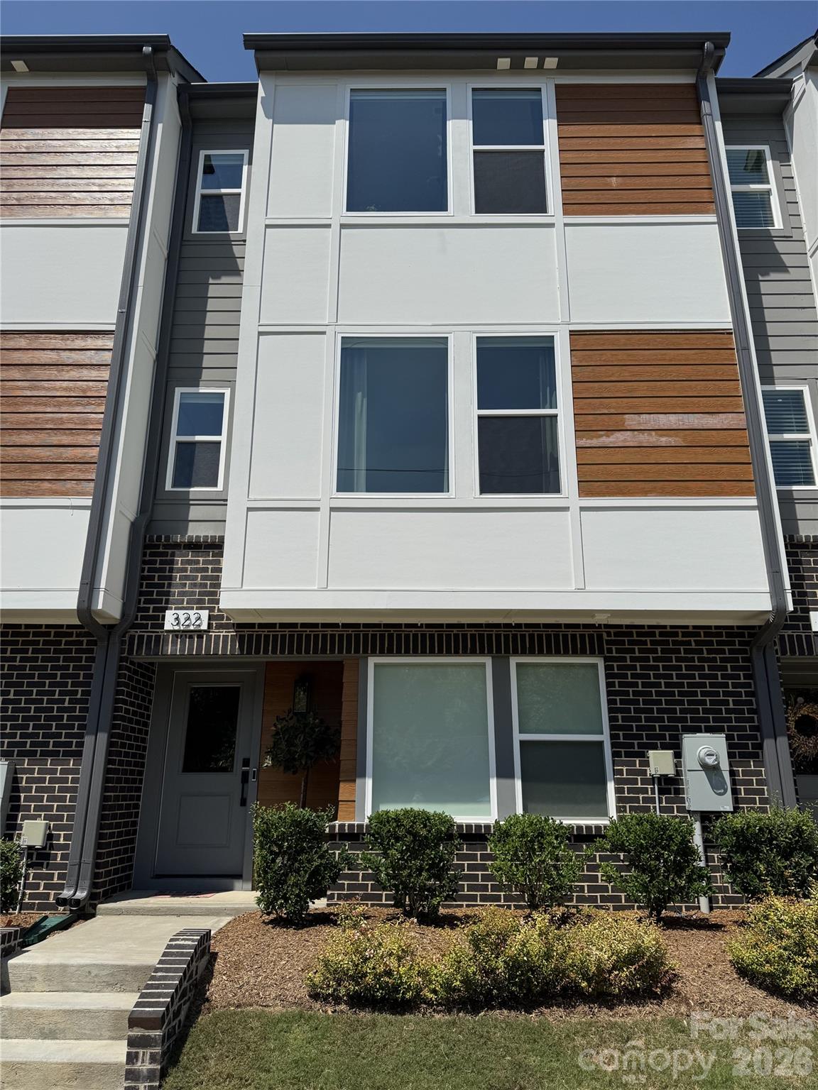 Photo 2 of 322 E Cama Street, Charlotte, NC