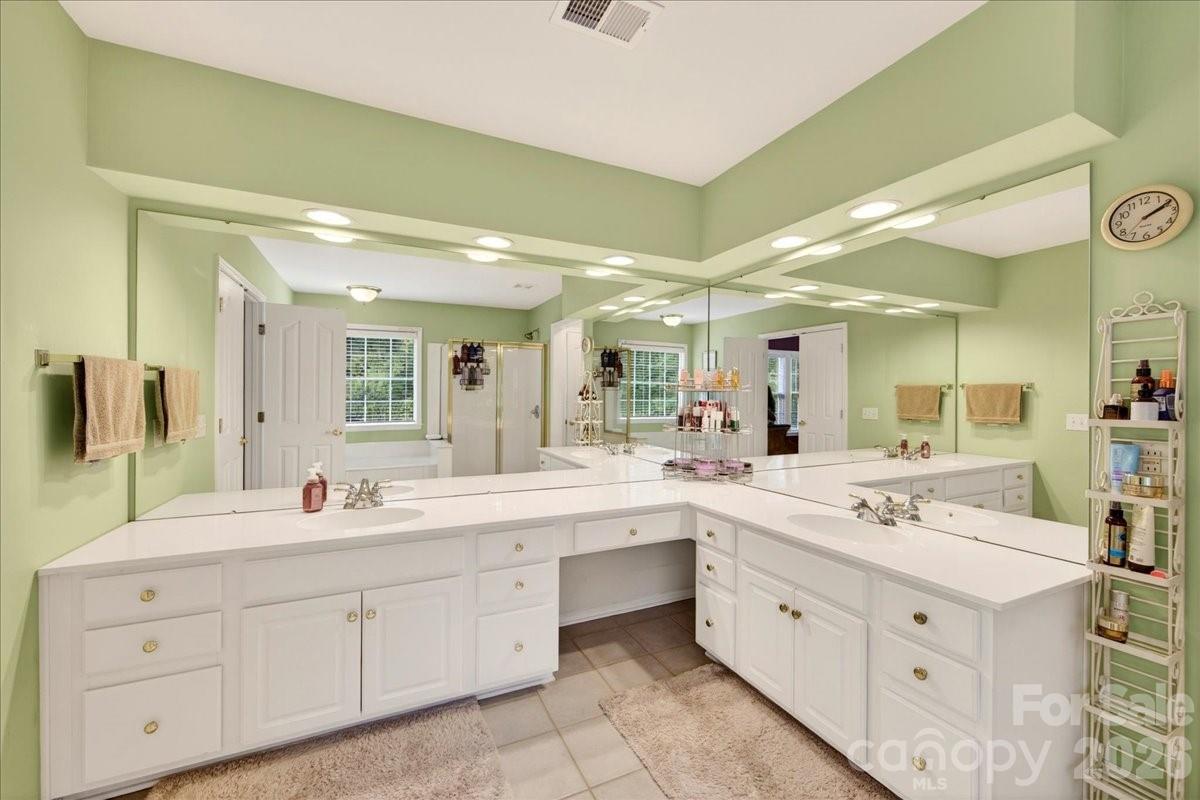 Photo 33 of 10604 Knight Castle Drive60, Charlotte, NC