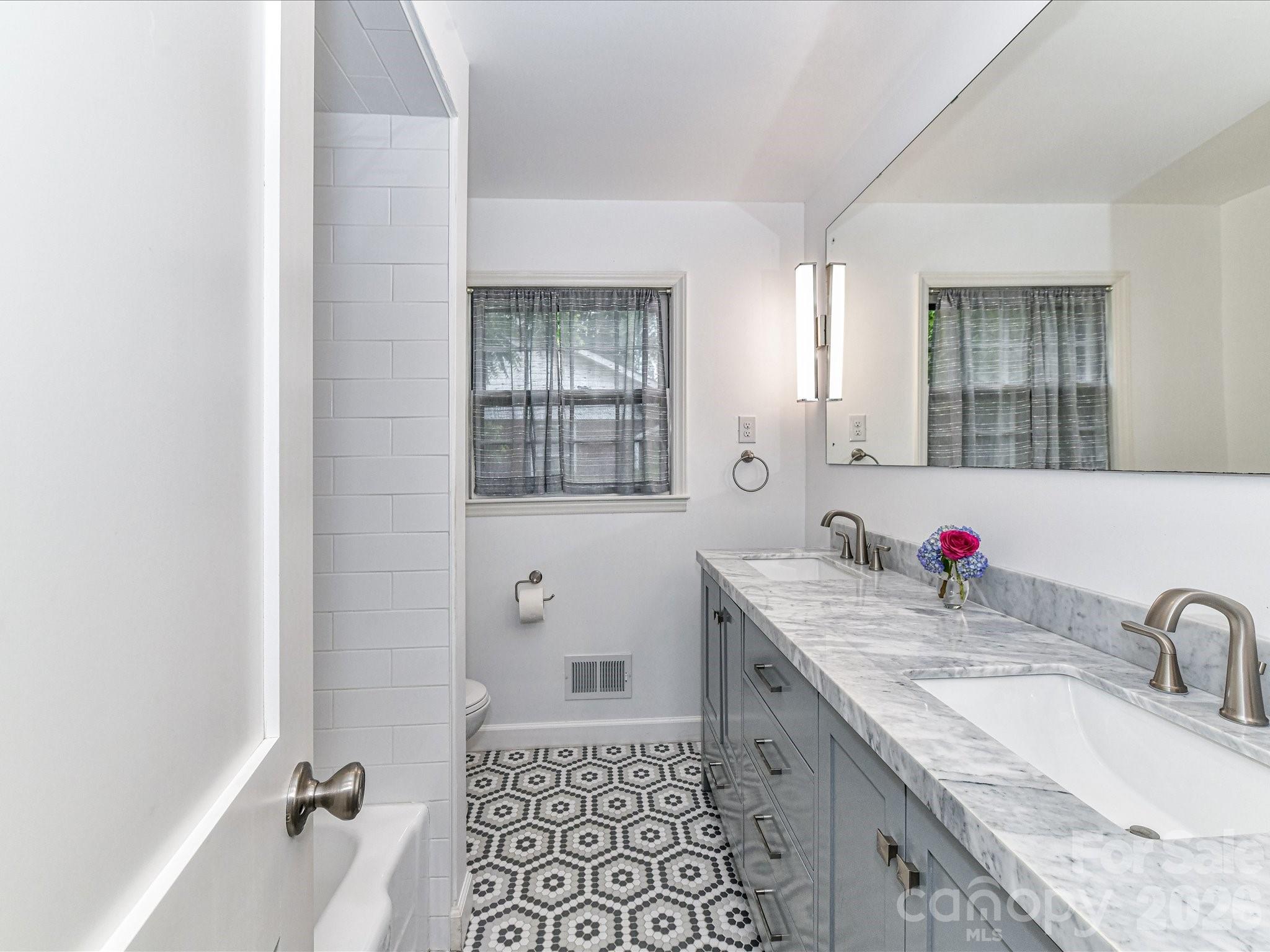 2401 Wensley Drive, Charlotte, NC - photo 13 of 22