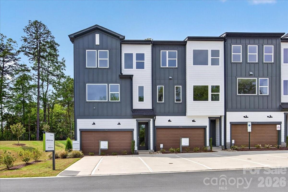 Photo 3 of 7921 Cedarsmith Court, Charlotte, NC