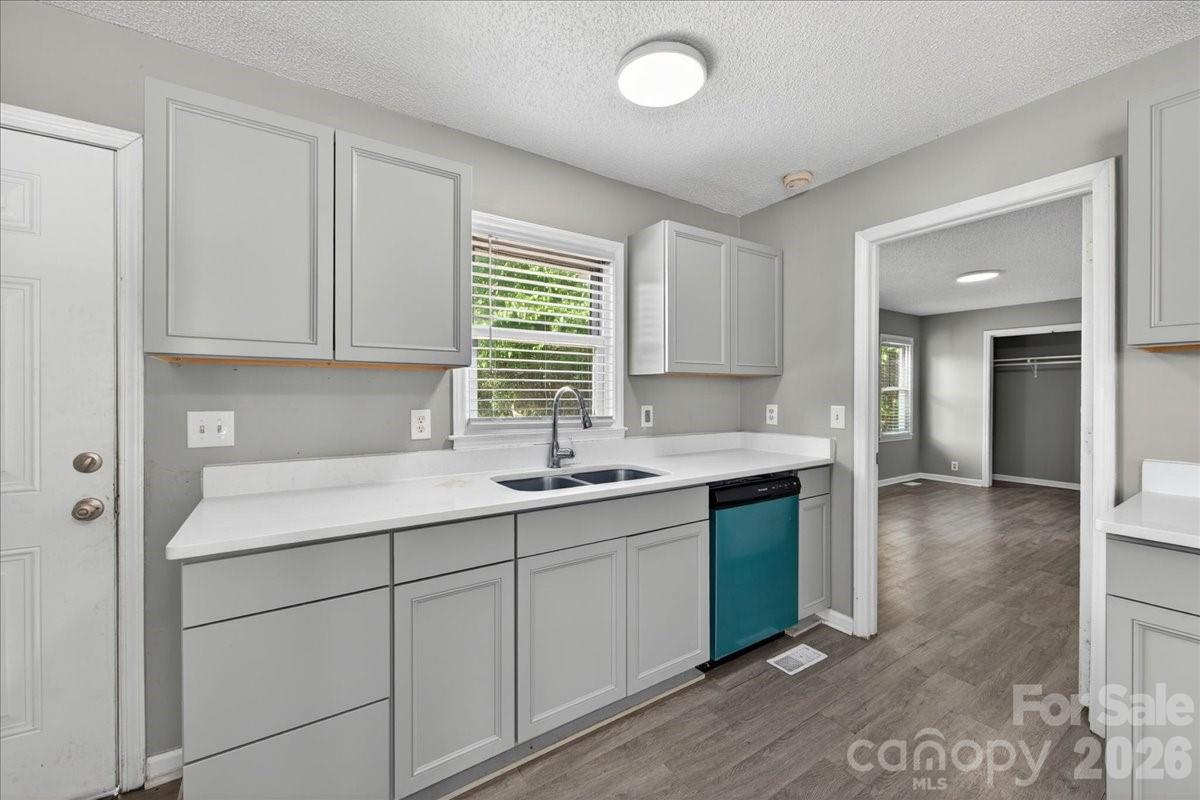 936 Holland Avenue, Charlotte, NC - photo 11 of 29