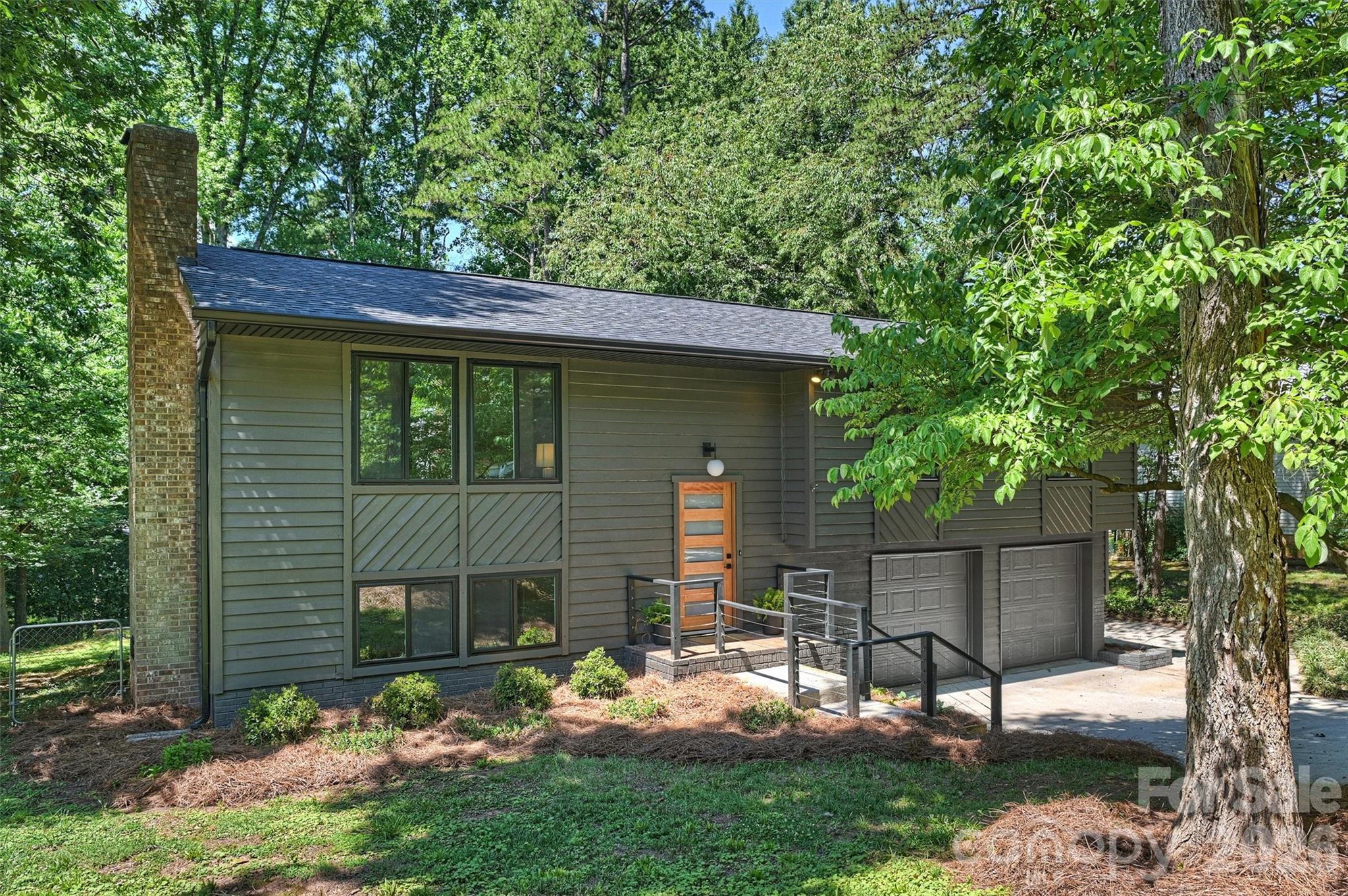 Home for sale at 7323 Rollingridge Drive, Charlotte, NC — photo 1 of 42