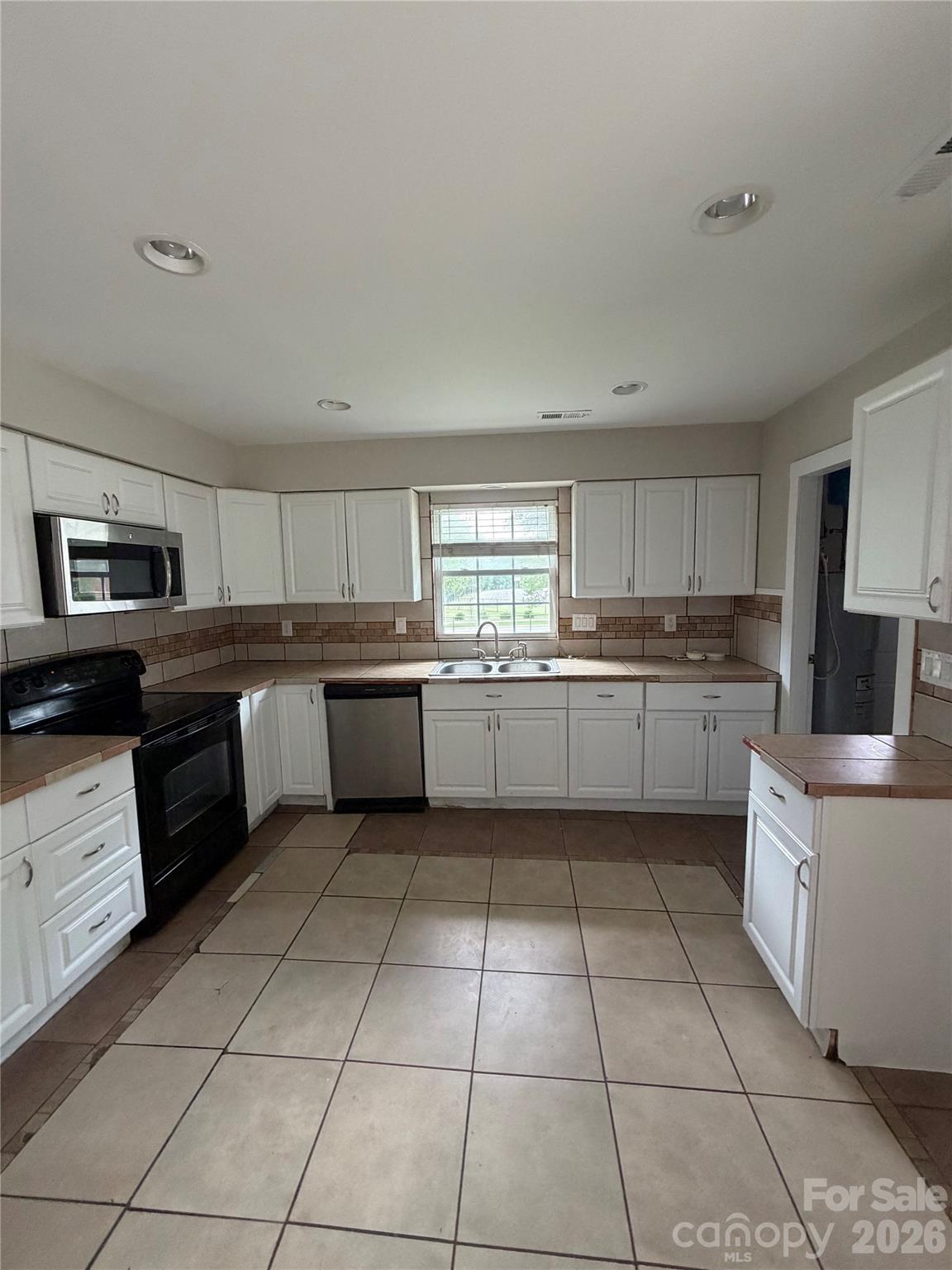 Photo 10 of 7101 Riding Trail Road, Charlotte, NC