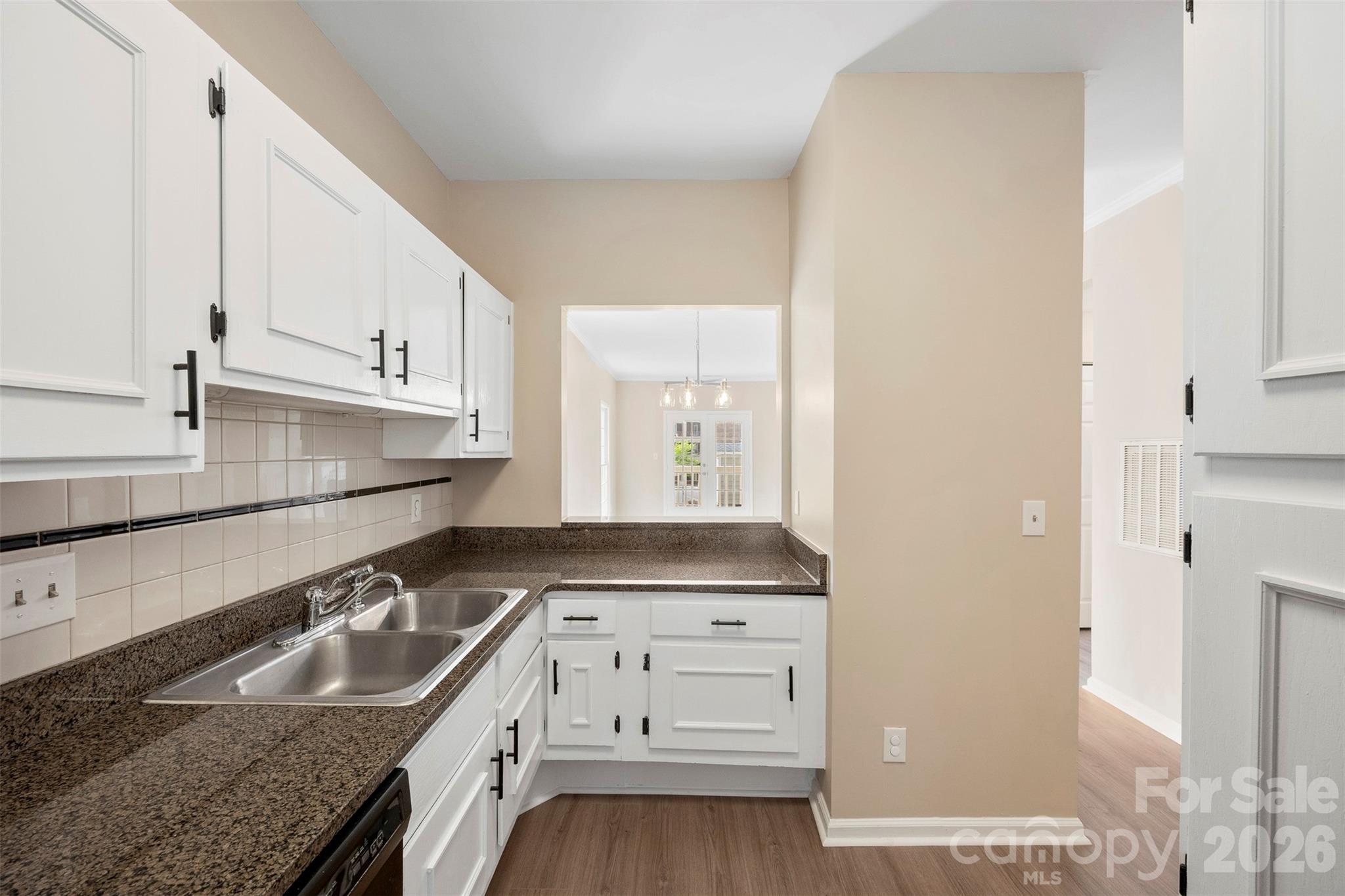 Photo 11 of 301 Queens Road108, Charlotte, NC