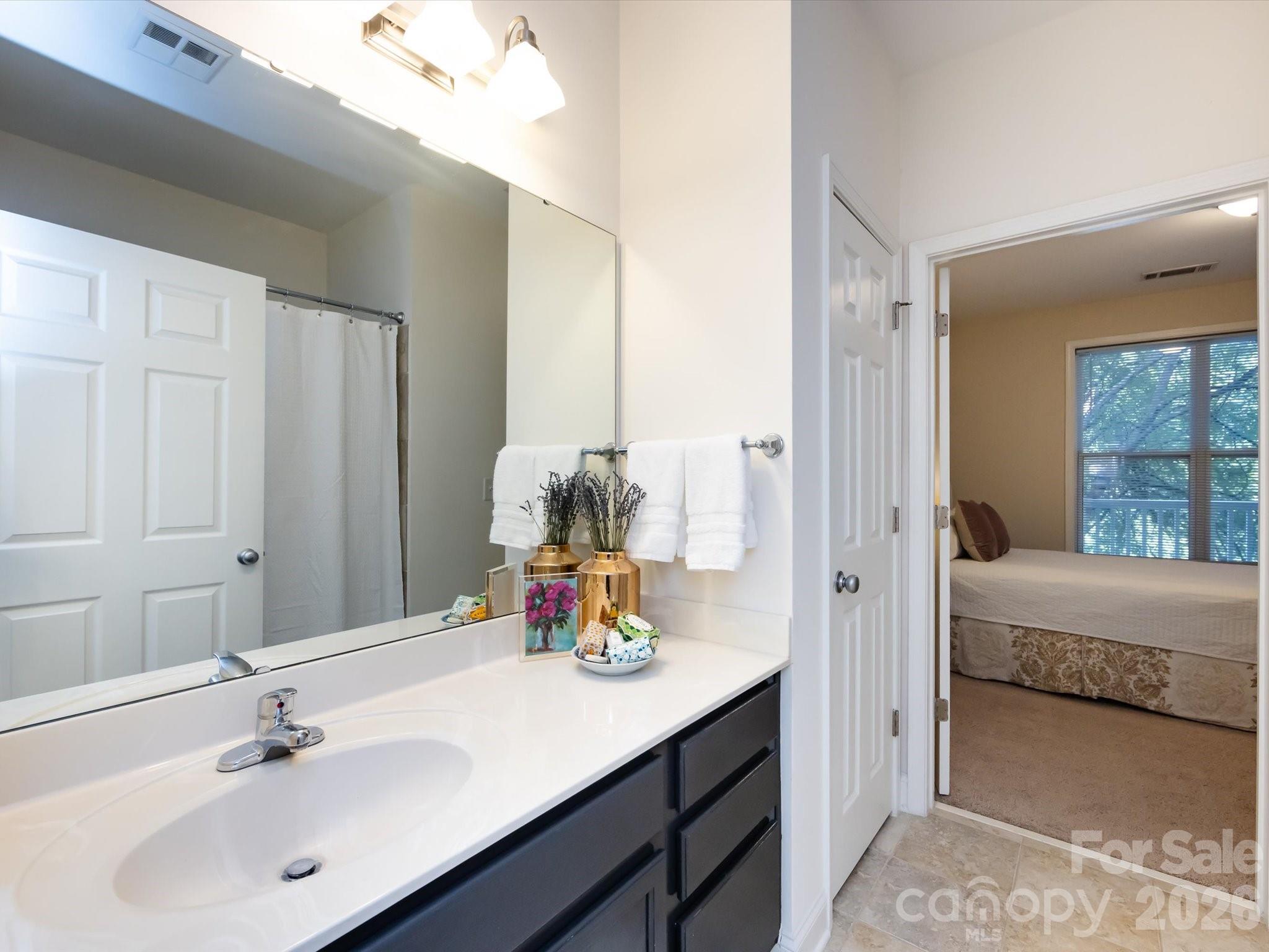 Photo 26 of 1000 E Woodlawn Road113, Charlotte, NC