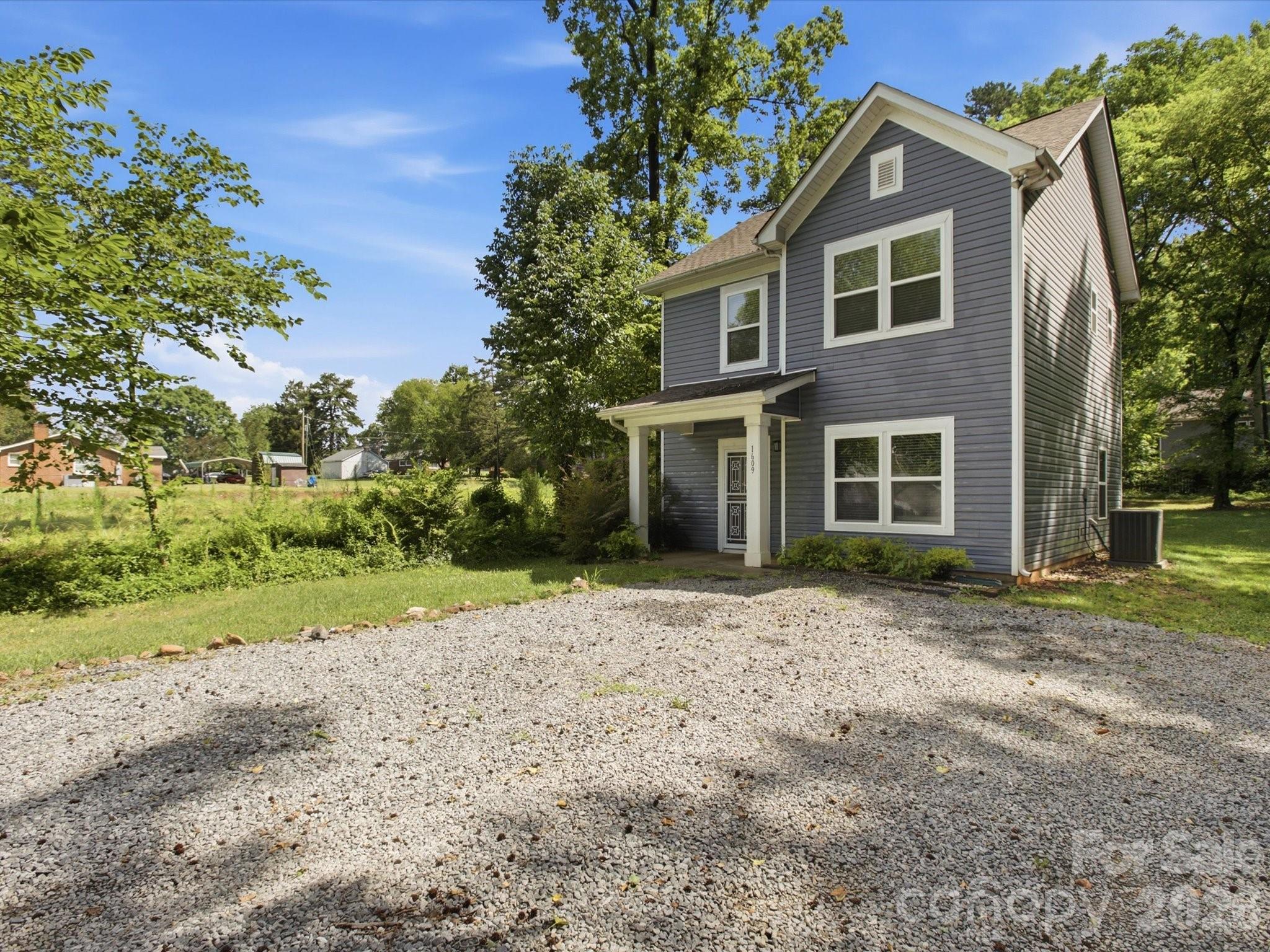 Home for sale at 1609 Ronald Street, Charlotte, NC — photo 3 of 25
