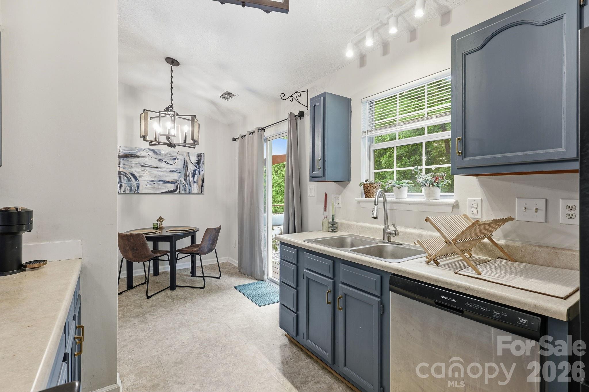 Photo 10 of 1221 Capps Hollow Drive, Charlotte, NC