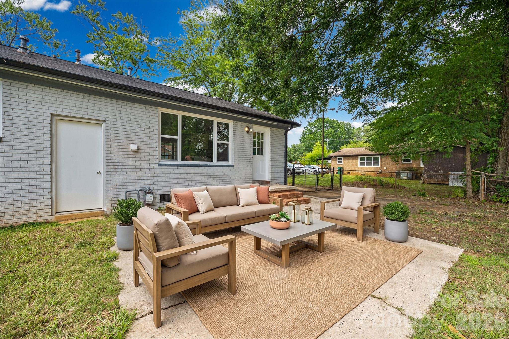 Photo 3 of 4713 Tanglebriar Drive, Charlotte, NC