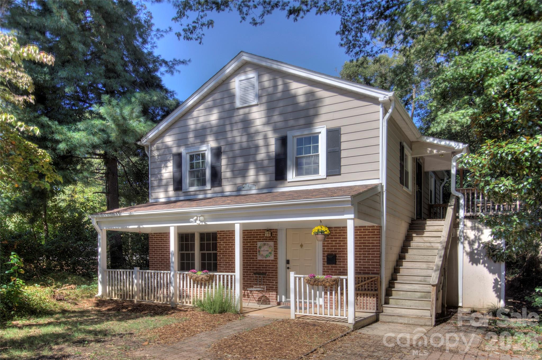 Home for sale at 1717 Hamorton Place, Charlotte, NC — photo 1 of 27