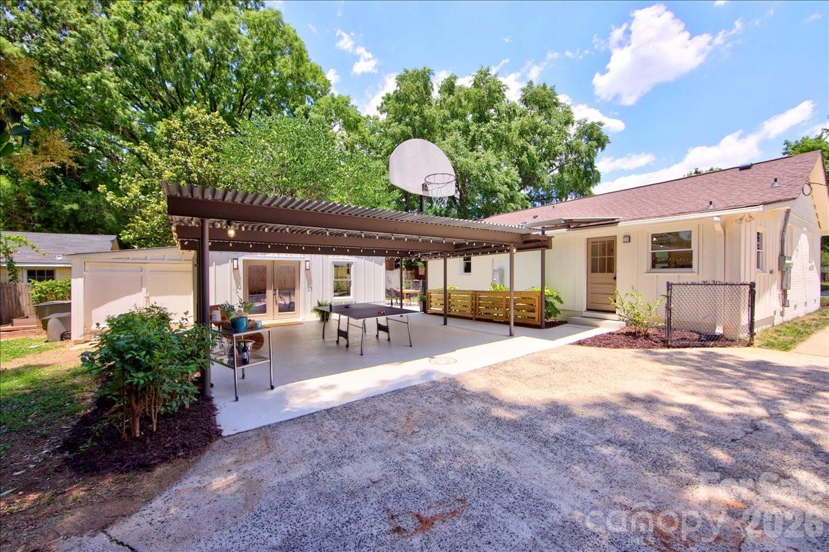 Photo 31 of 1924 Bentley Place, Charlotte, NC