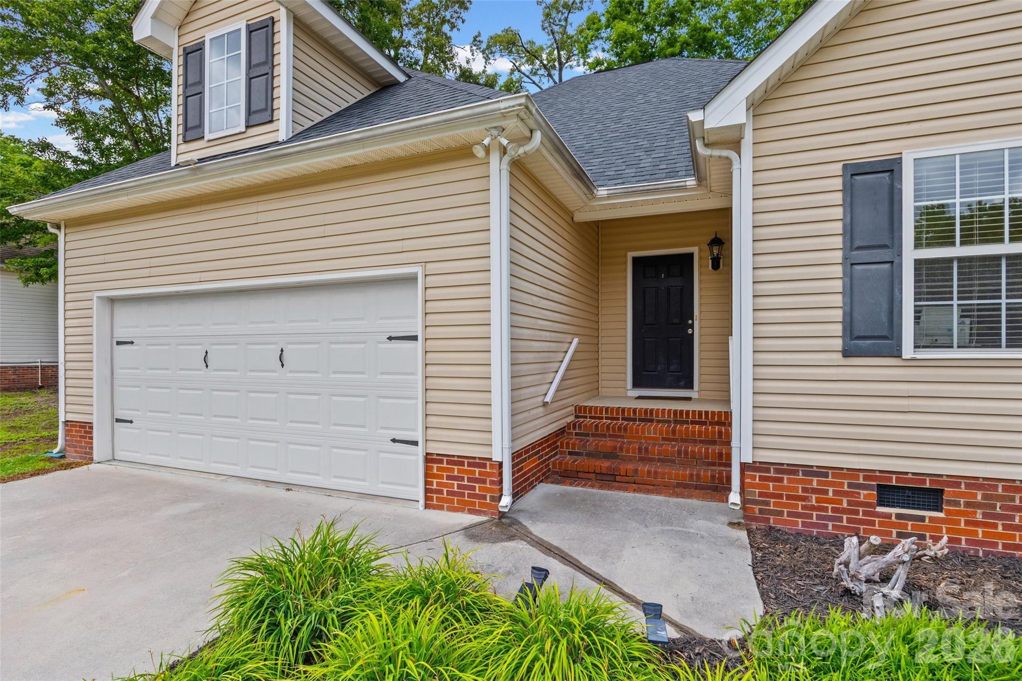 Photo 2 of 509 Kittiewake Lane, Clover, SC