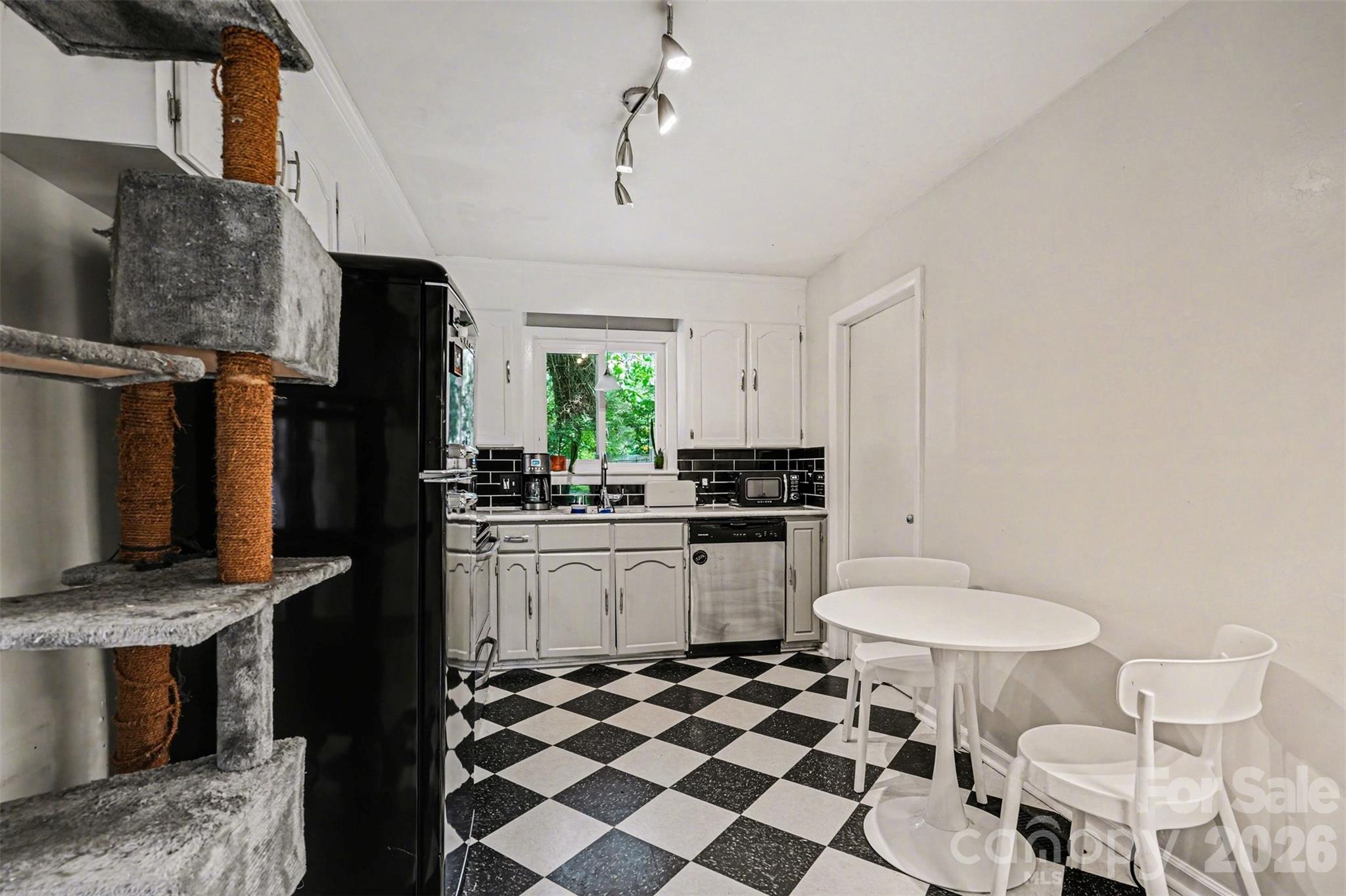 3942 Glenville Avenue, Charlotte, NC - photo 9 of 31