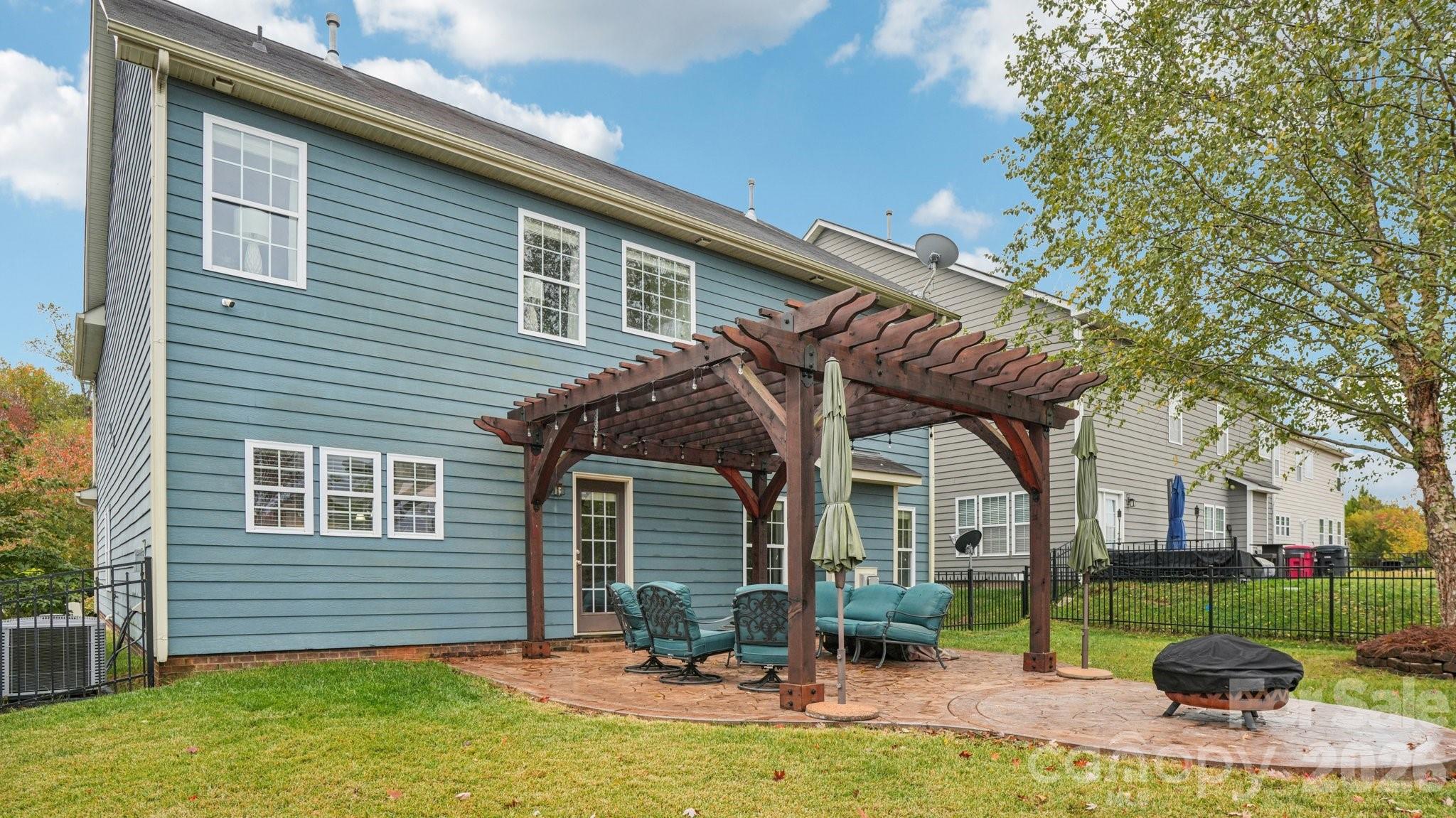 Photo 3 of 17319 Silas Place Drive, Davidson, NC