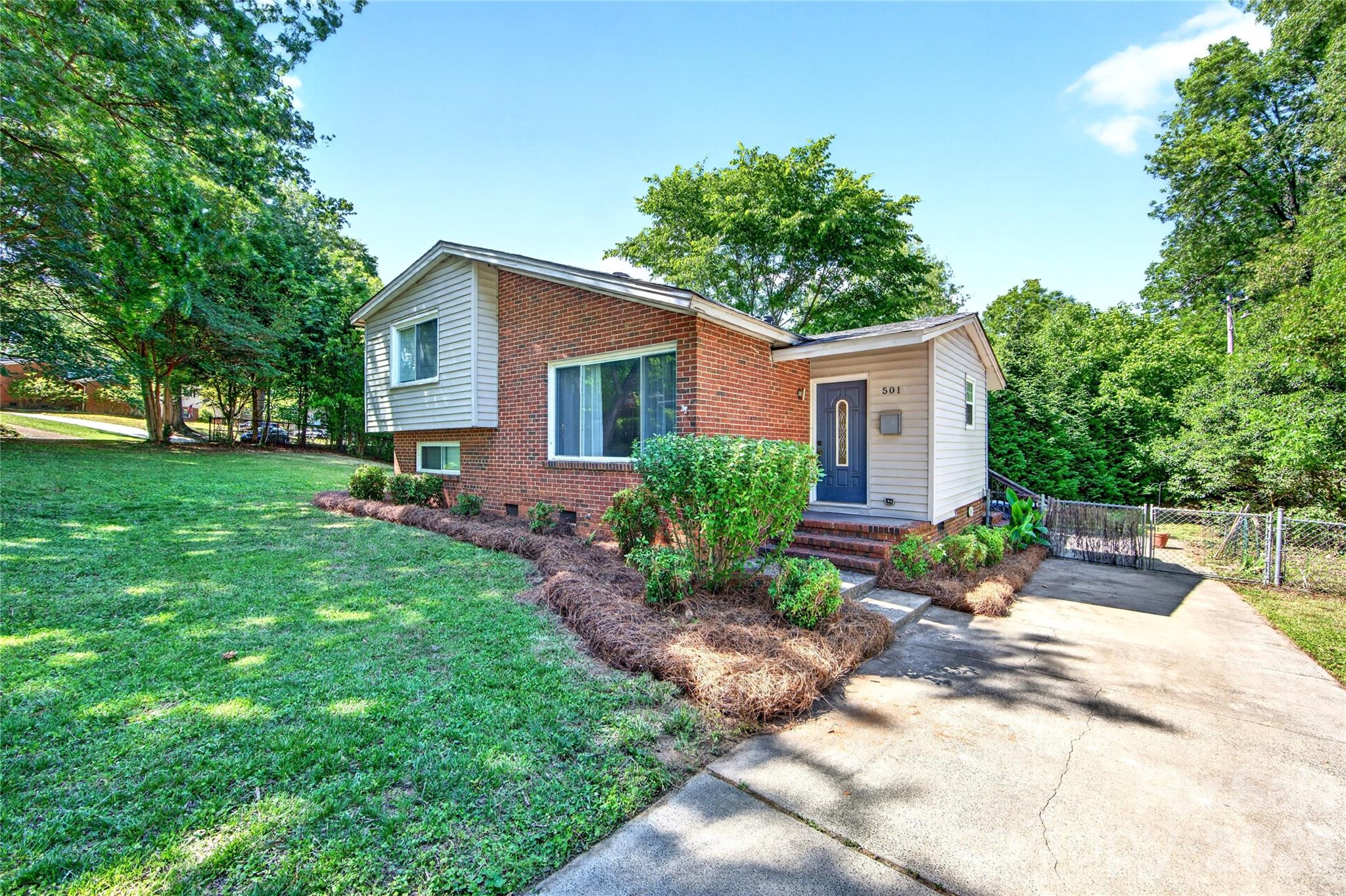 501 Kenlough Drive, Charlotte, NC - photo 5 of 47