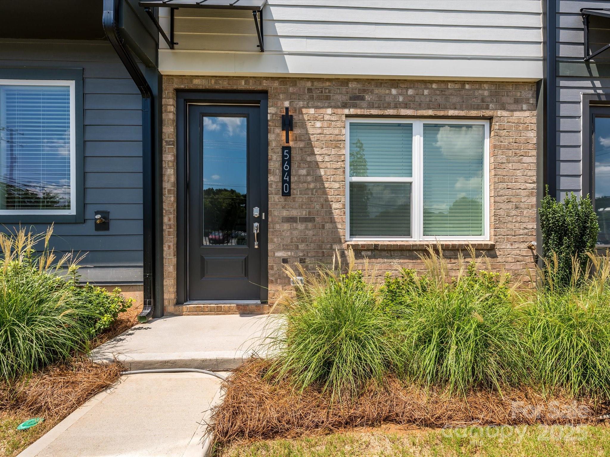 Photo 2 of 5640 Kingspan Drive, Charlotte, NC