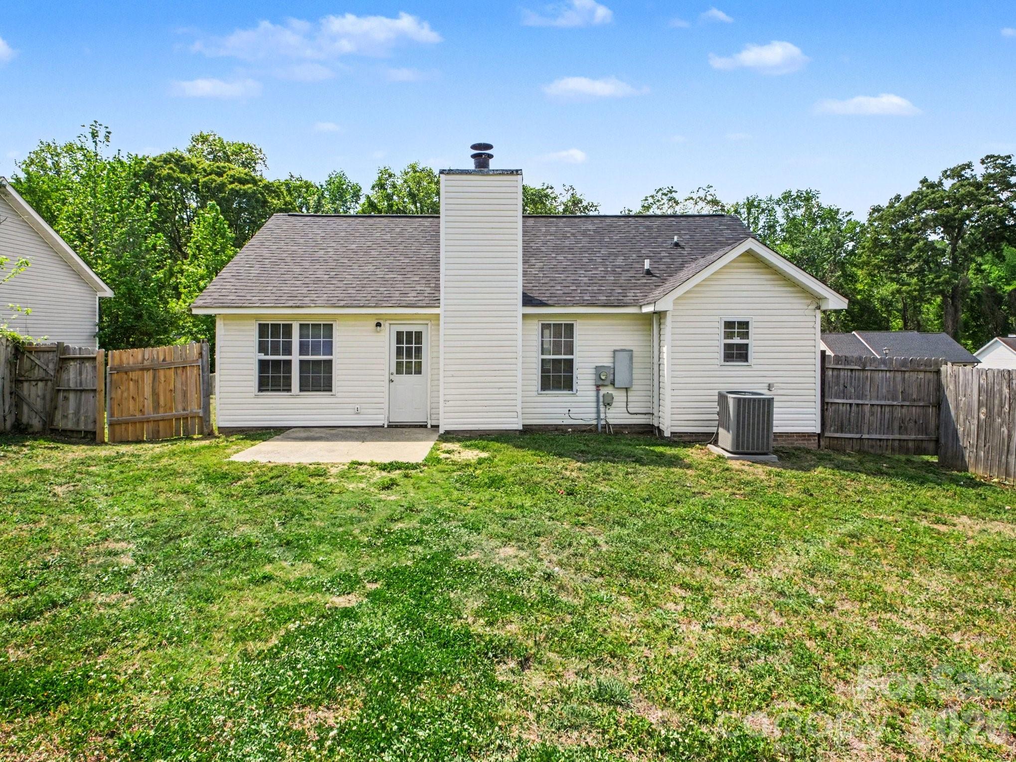Photo 20 of 3744 Capps Hill Drive, Charlotte, NC