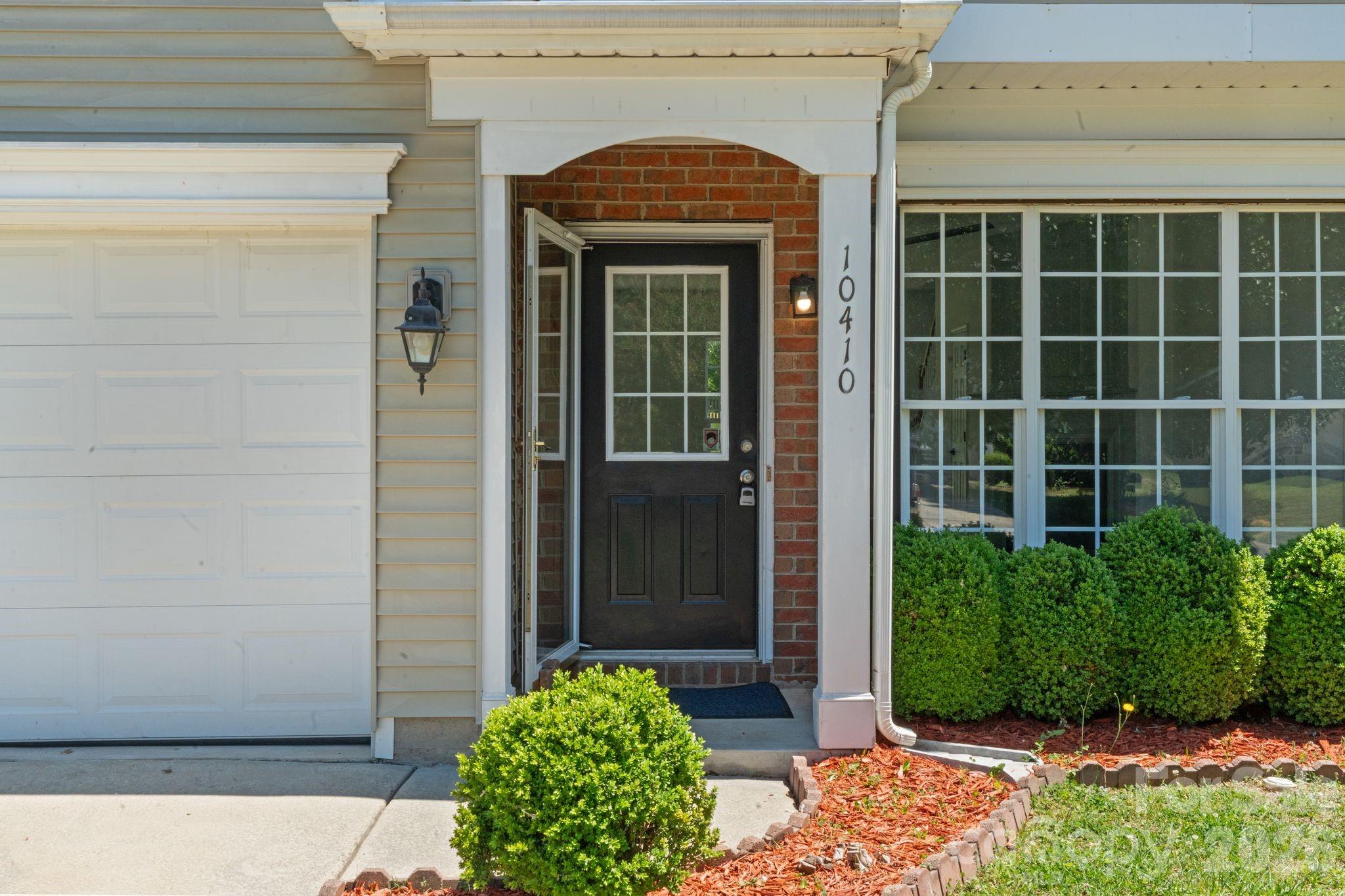 Photo 9 of 10410 Roundleaf Drive, Charlotte, NC