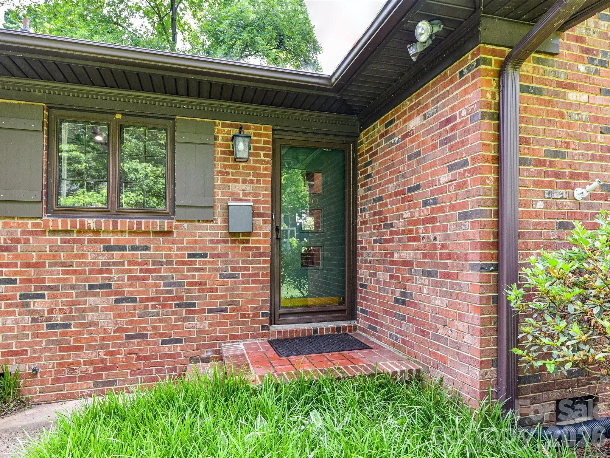 2401 Wensley Drive, Charlotte, NC - photo 2 of 22