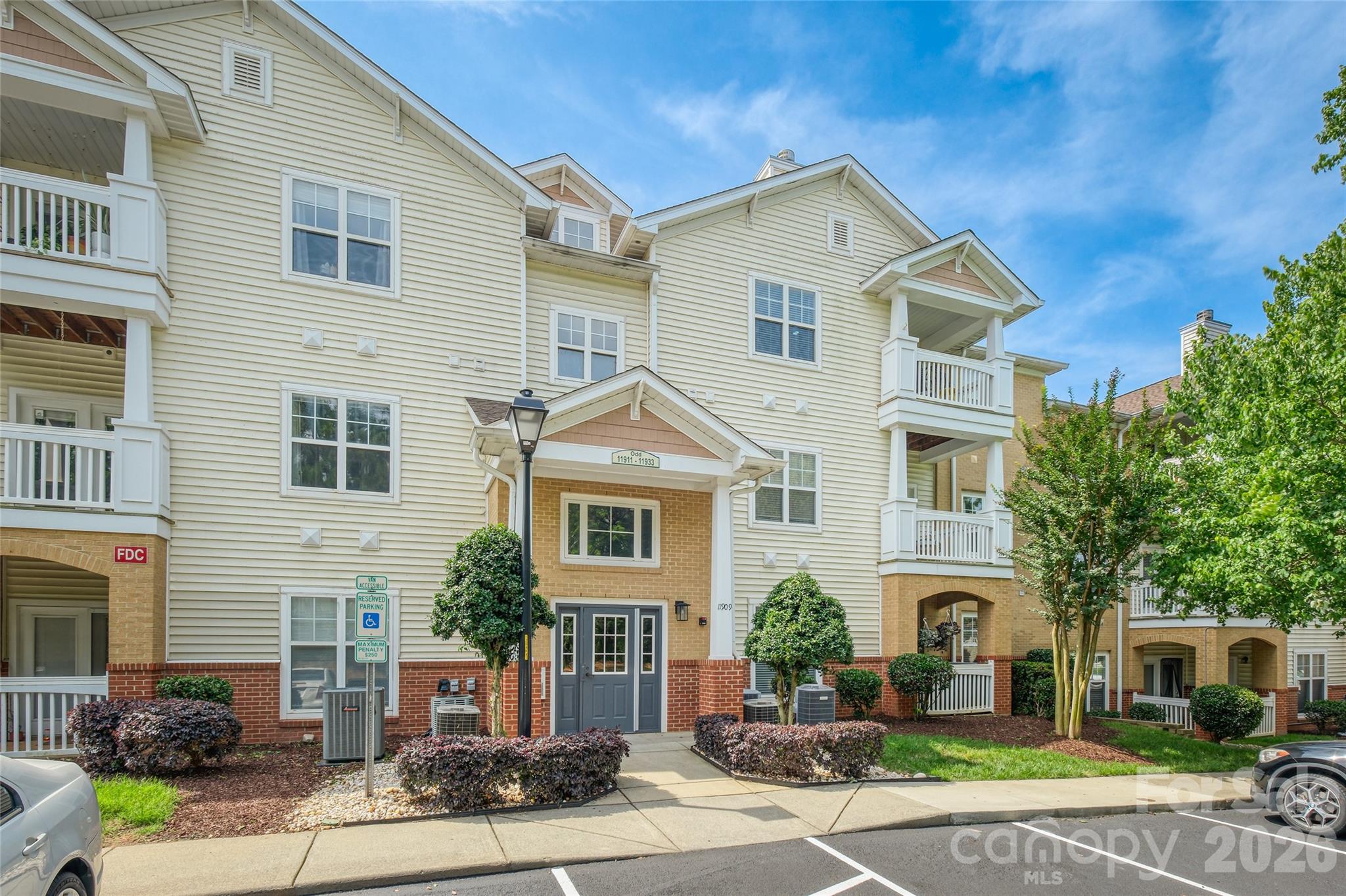 Home for sale at 11915 Ridgeway Park Drive, Charlotte, NC — photo 1 of 30